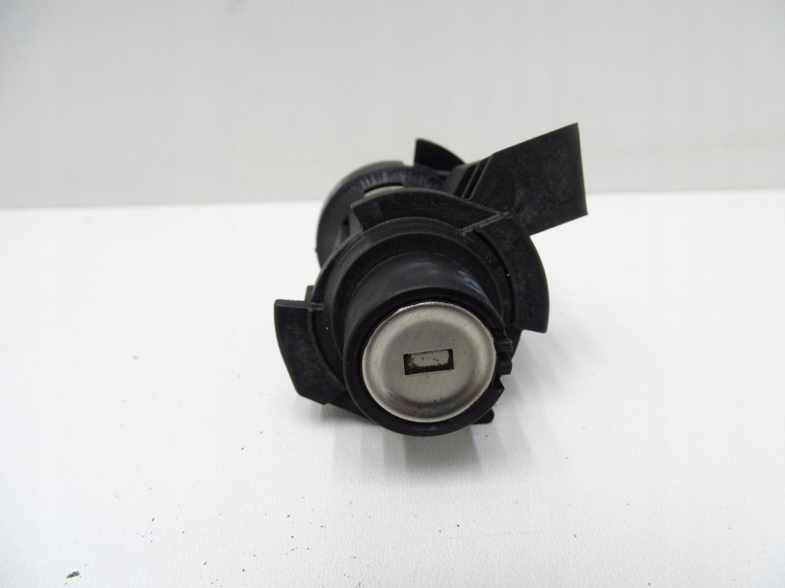 ZAMEK WKŁADKA KLAPY BAGAŻNIKA A2047500061 MERCEDES W204 A2047500061 ...