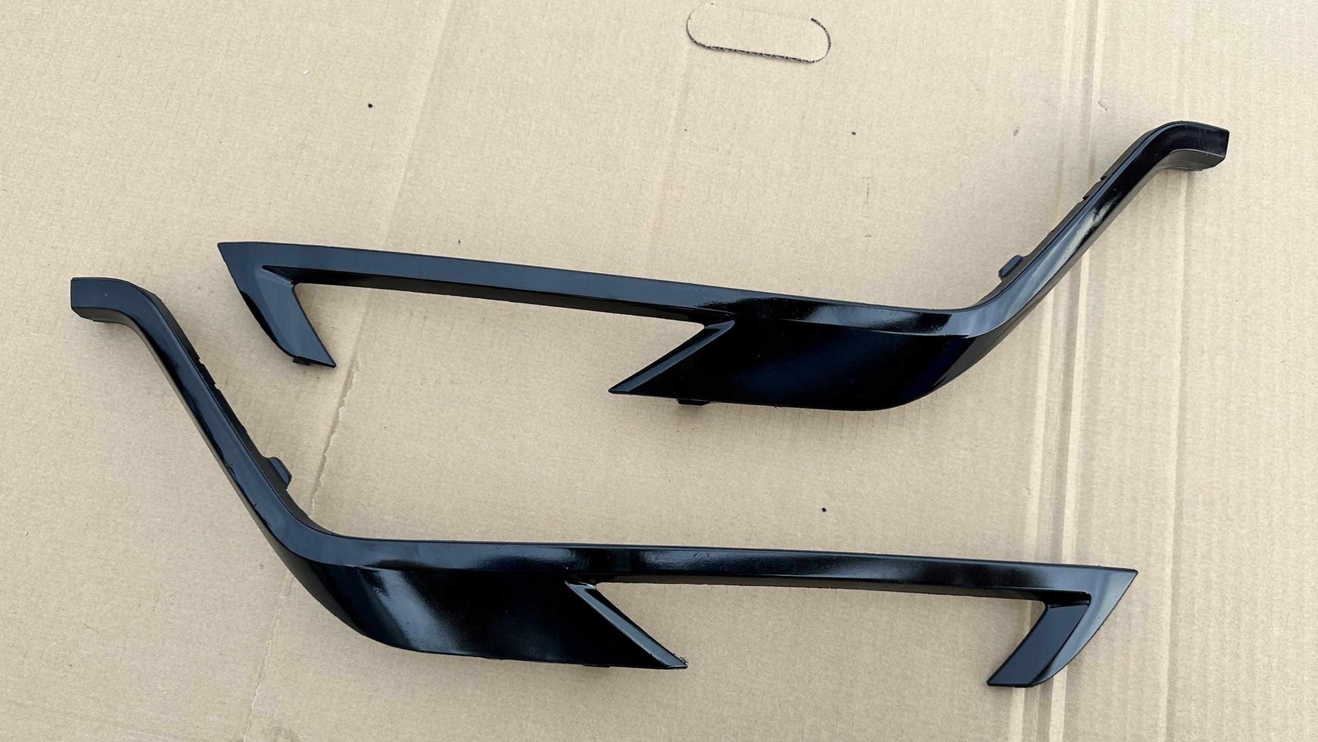 VOLVO XC60 II prawa listwa kratka zderzaka przod R Design OE ...