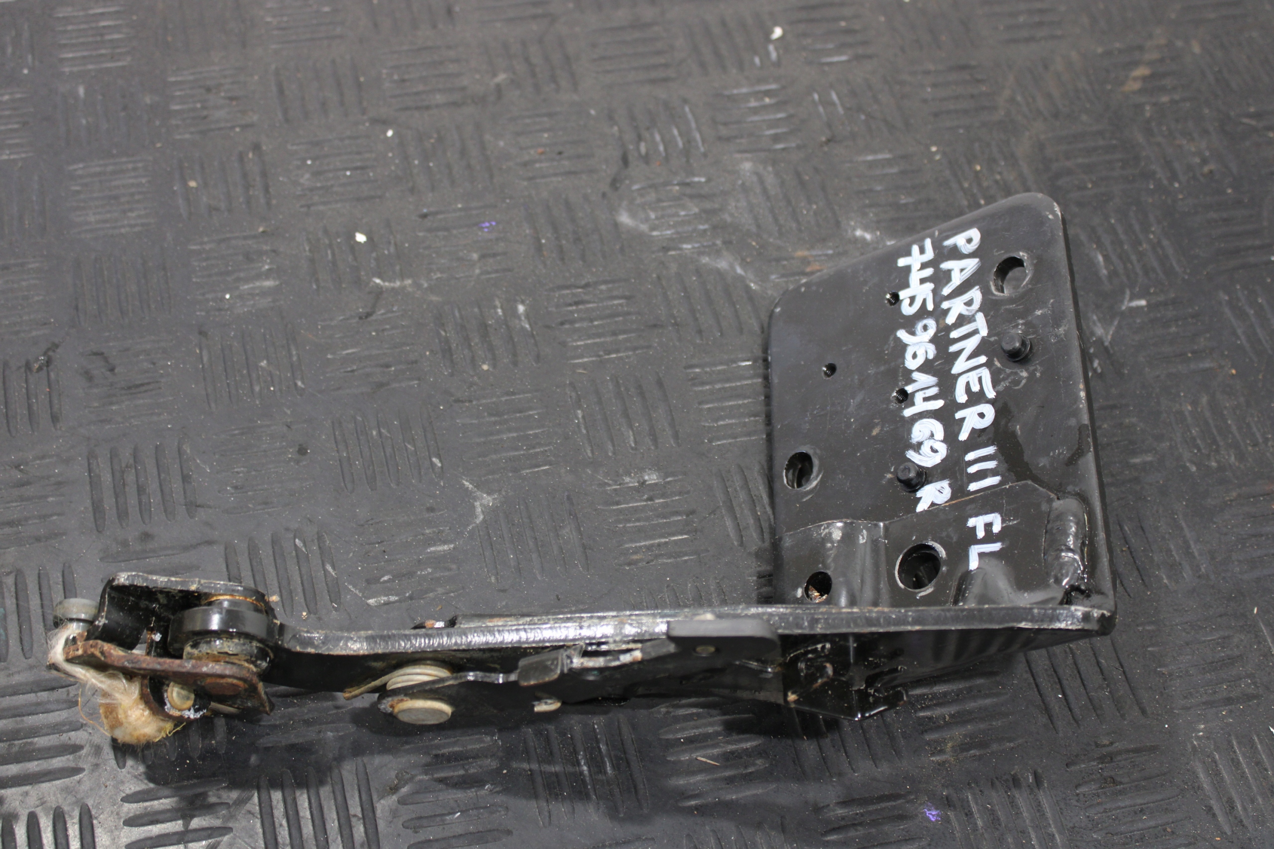 Renault OE 7459 614 69R prowadnica rolkowa, drzwi przesuwne • Cena ...