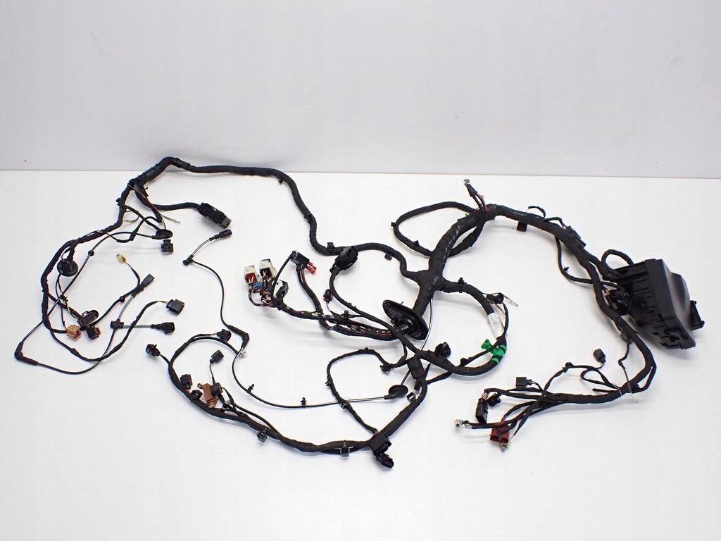 WIĄZKA INSTALACJA PUSZKA SKRZYNKA BEZPIECZNIKÓW SKODA ENYAQ iV 23R 1EA907361A 1EA907361 ...