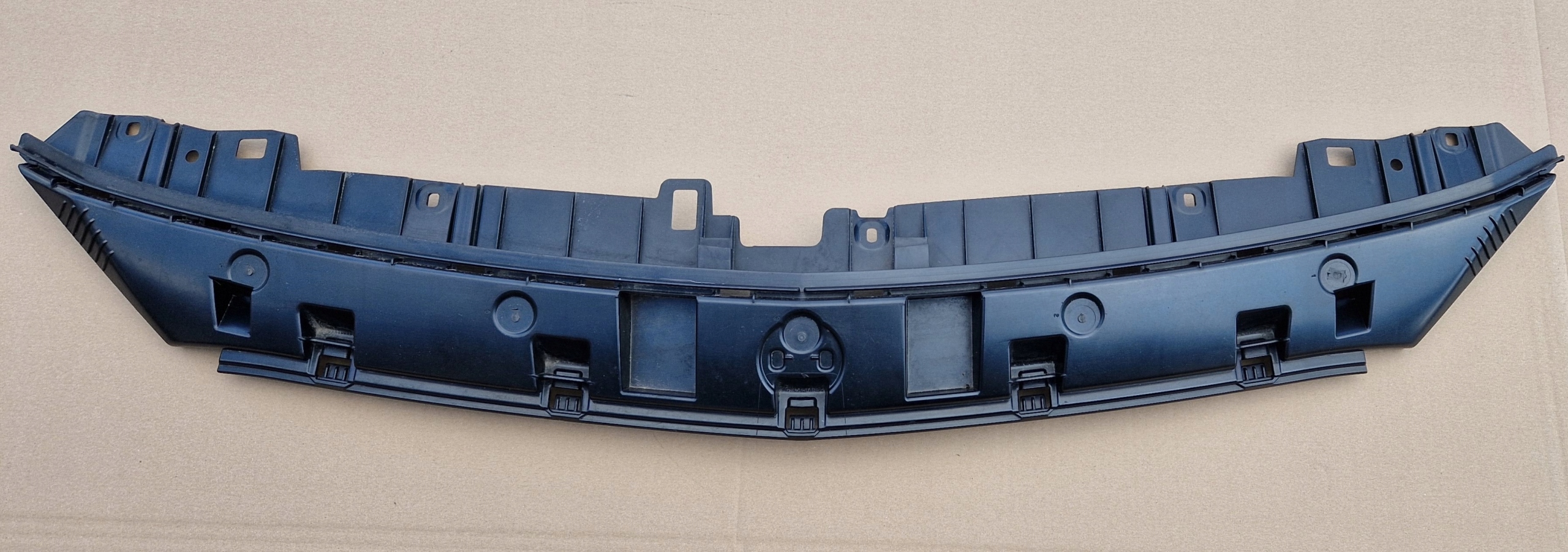 RAMA OSŁONA GÓRNA PASA PRZÓD GLA W156 LIFT A1568851102 OSŁONA GÓRNA ...