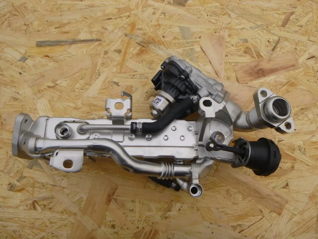 BMW EGR CHŁODNICA CHŁODNICZKA SPALIN 8477659 za 1250.00PLN z Trzemeszno ...