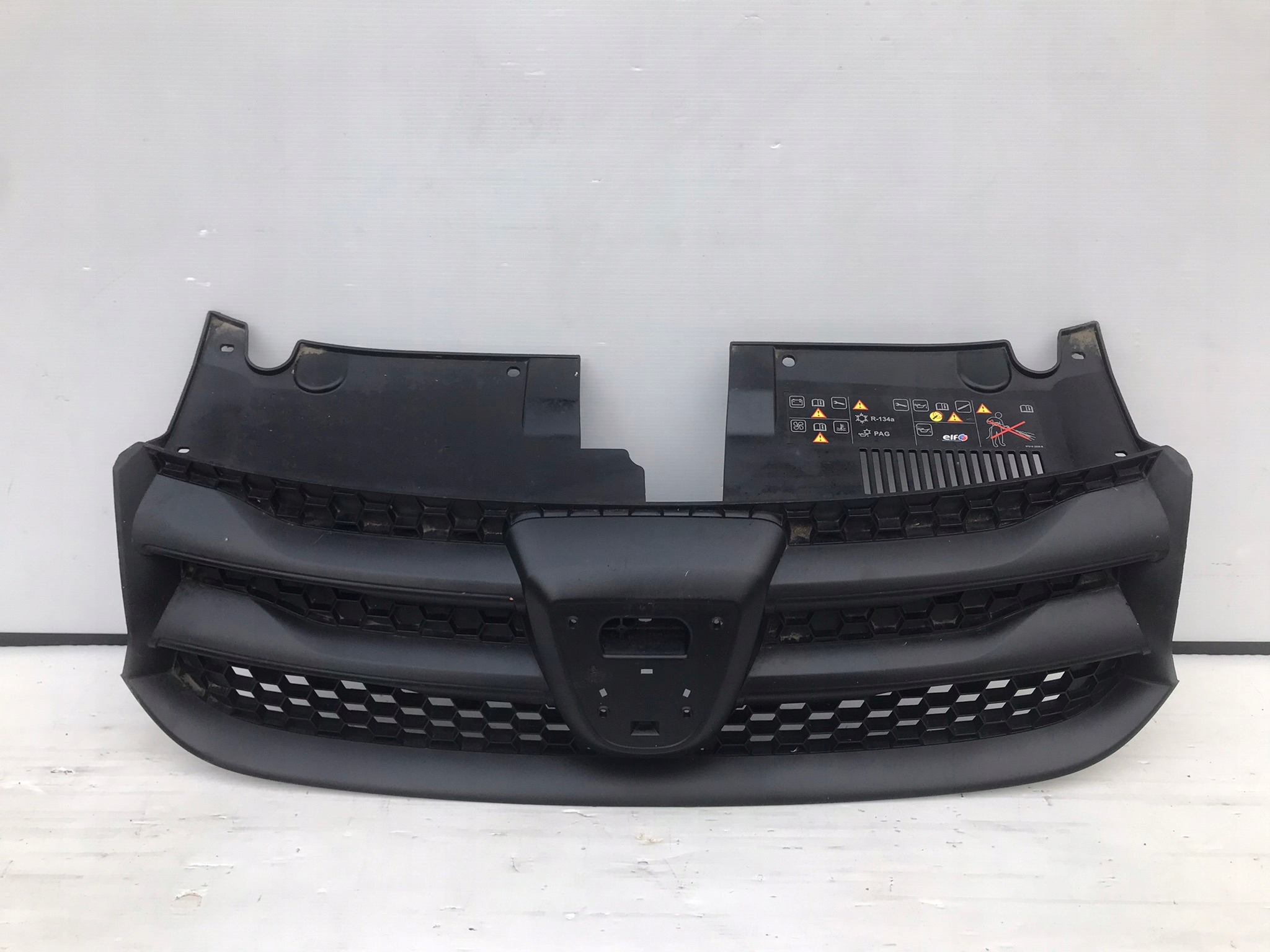 DACIA LOGAN II SANDERO ATRAPA GRILL KRATKA 12-20 623103971R za 120 zł z ...