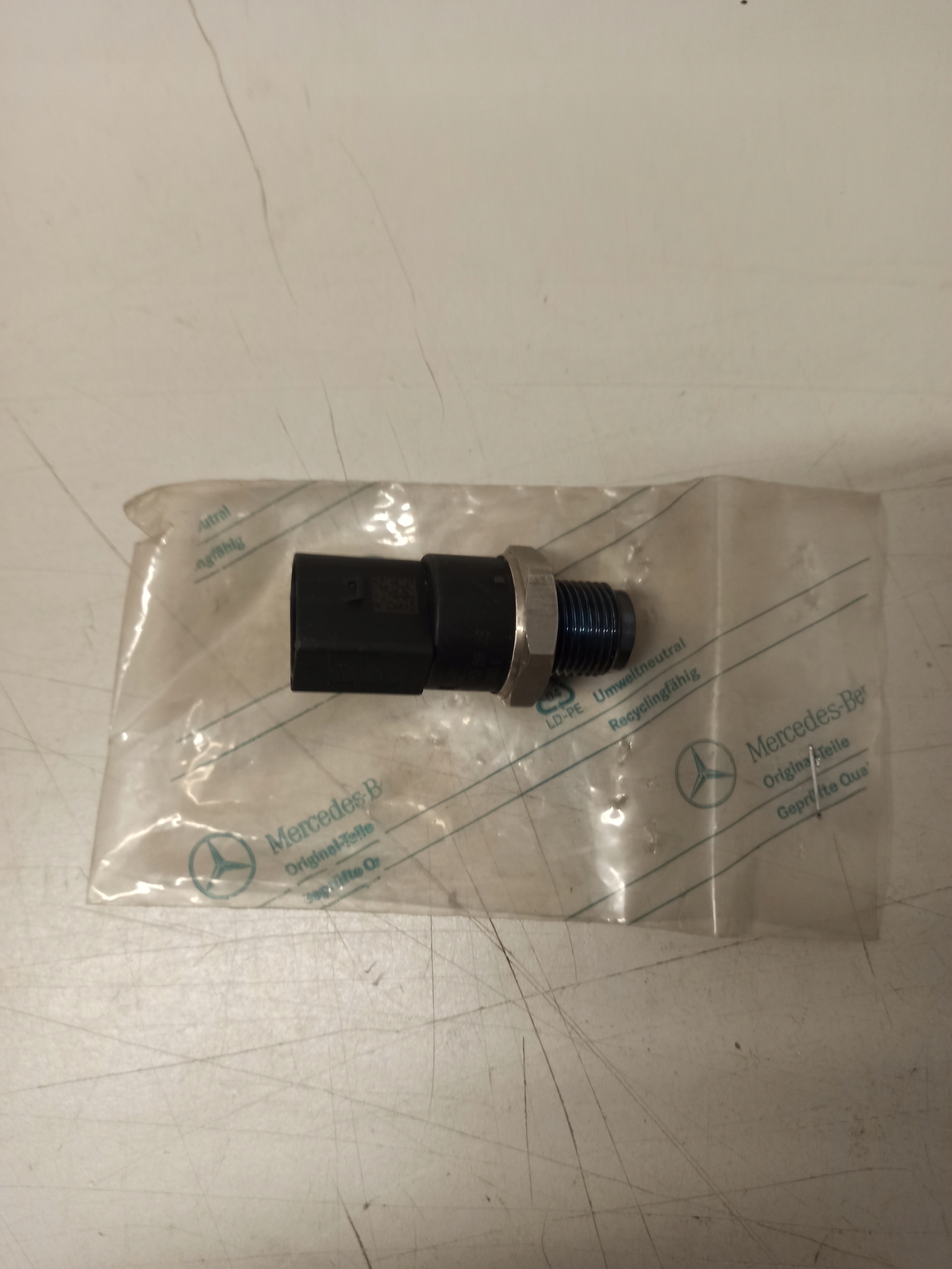 Mercedes-Benz OE A005 153 5828 czujnik, ciśnienie paliwa - porównaj ...