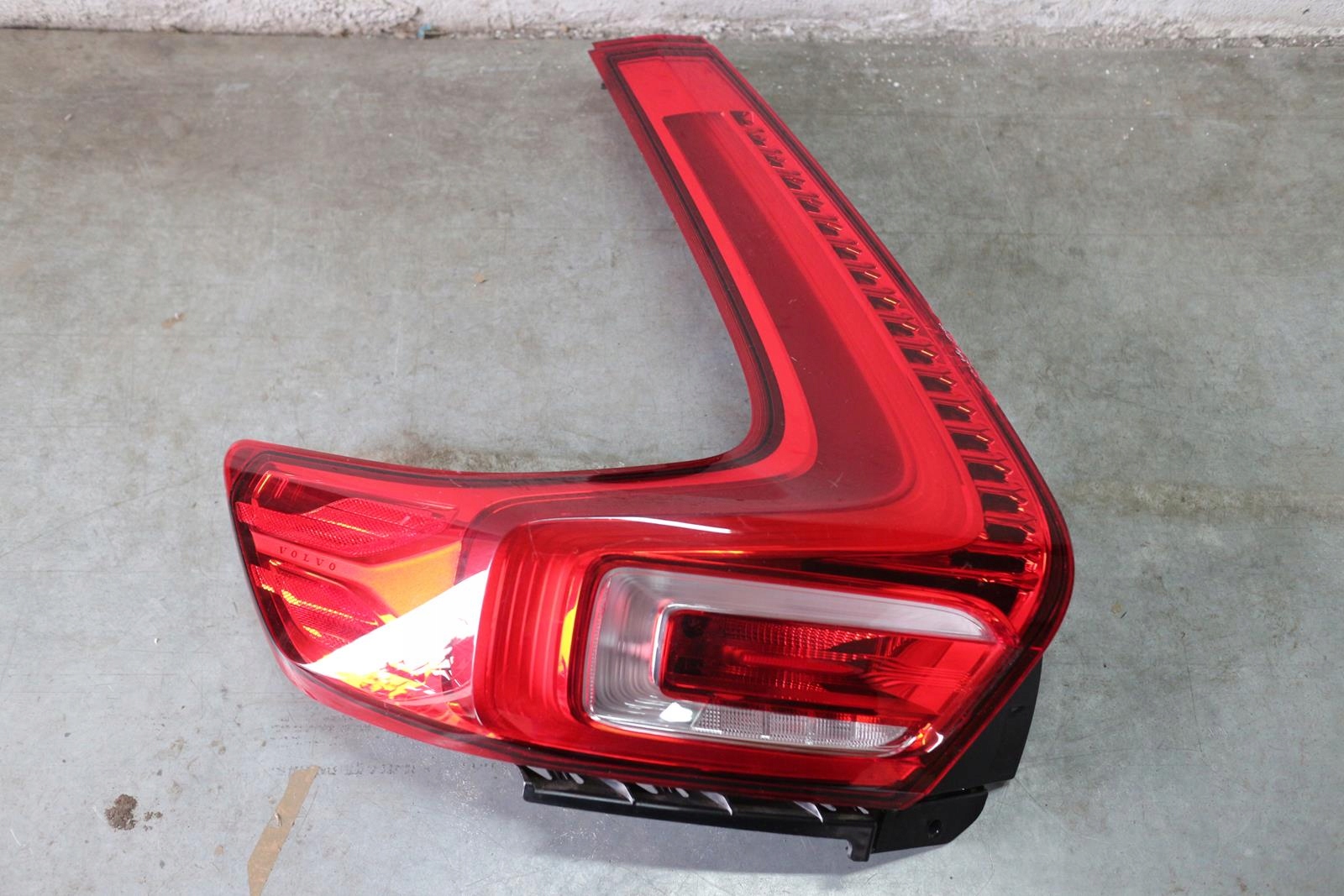 LAMPA LED LEWA LEWY TYŁ VOLVO XC40 2017- 31446790 za 300.00PLN z Poznań ...