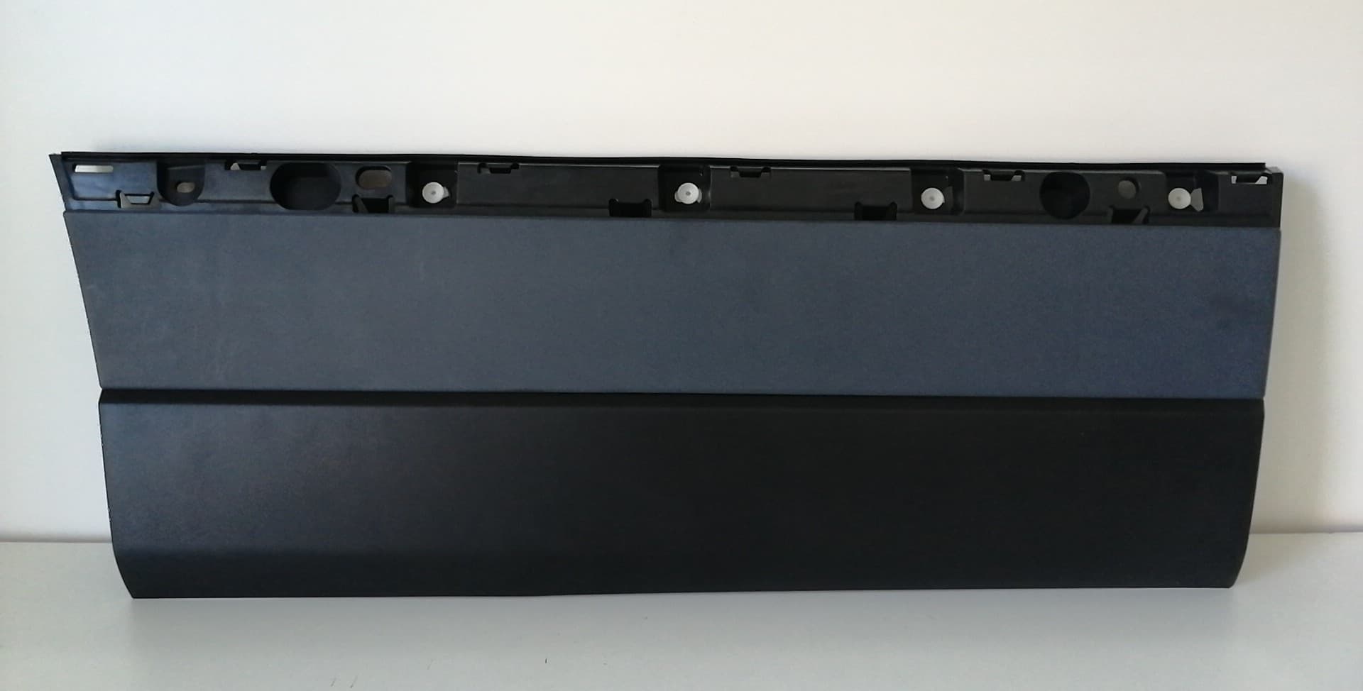 Range Rover Vogue listwa drzwi prawy tył LR038855 LR038855 za 112,50 zł ...