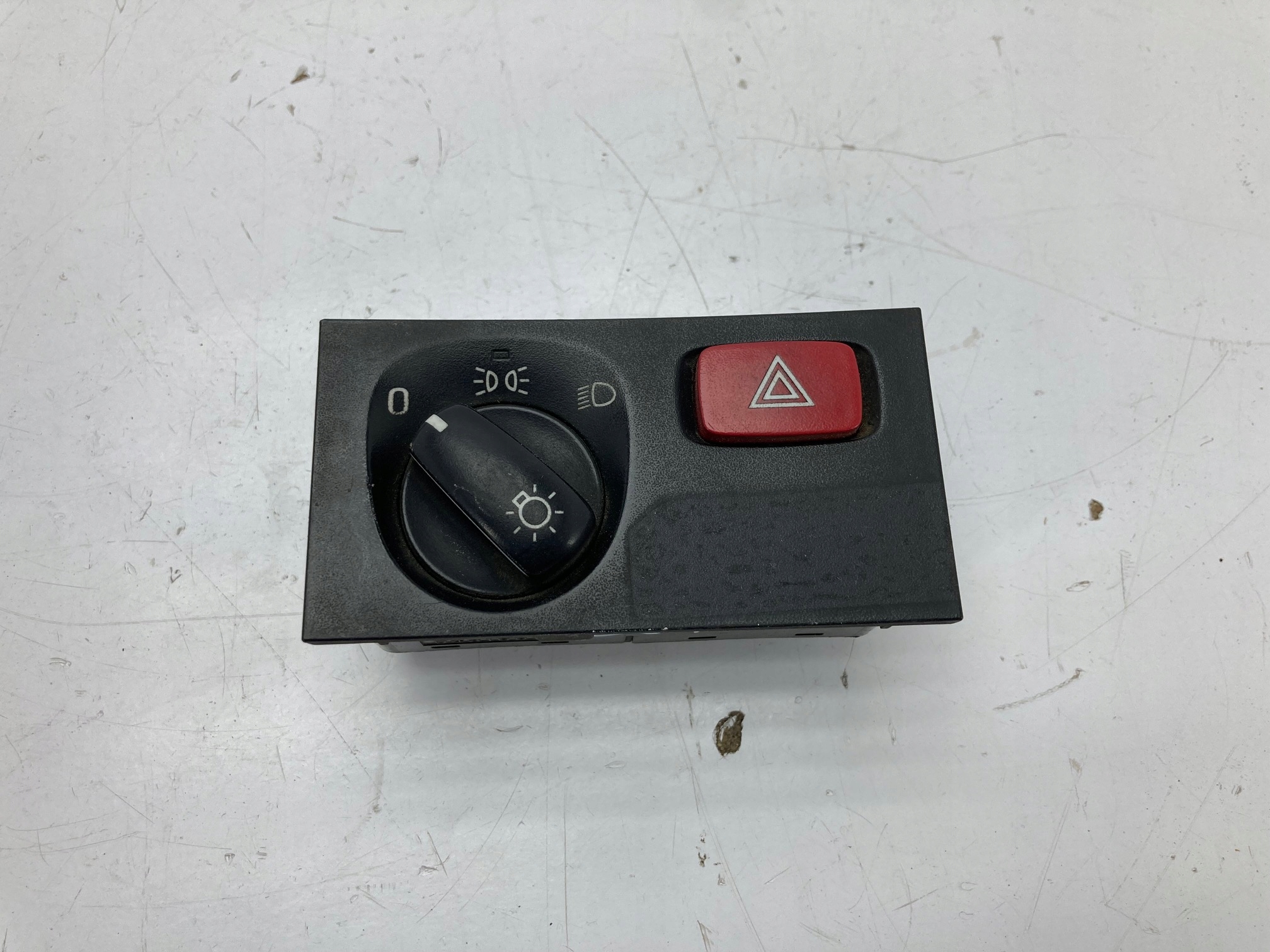 Przełącznik włącznik świateł Scania OE 1540673 - porównaj ceny - Allegro.pl