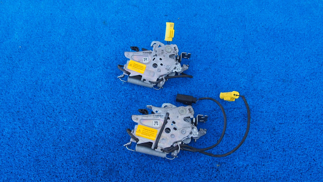 bmw 1 F40 F44 M4 G82 G20 zamek AKTYWNY maski prawy lewy 7468349 7468350 ...