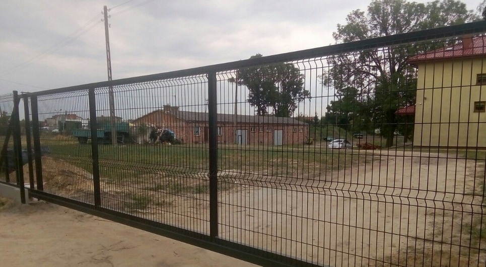 Pletivo, oplotenie - Panelové oplotenie, zakladanie, montáž oplotenia