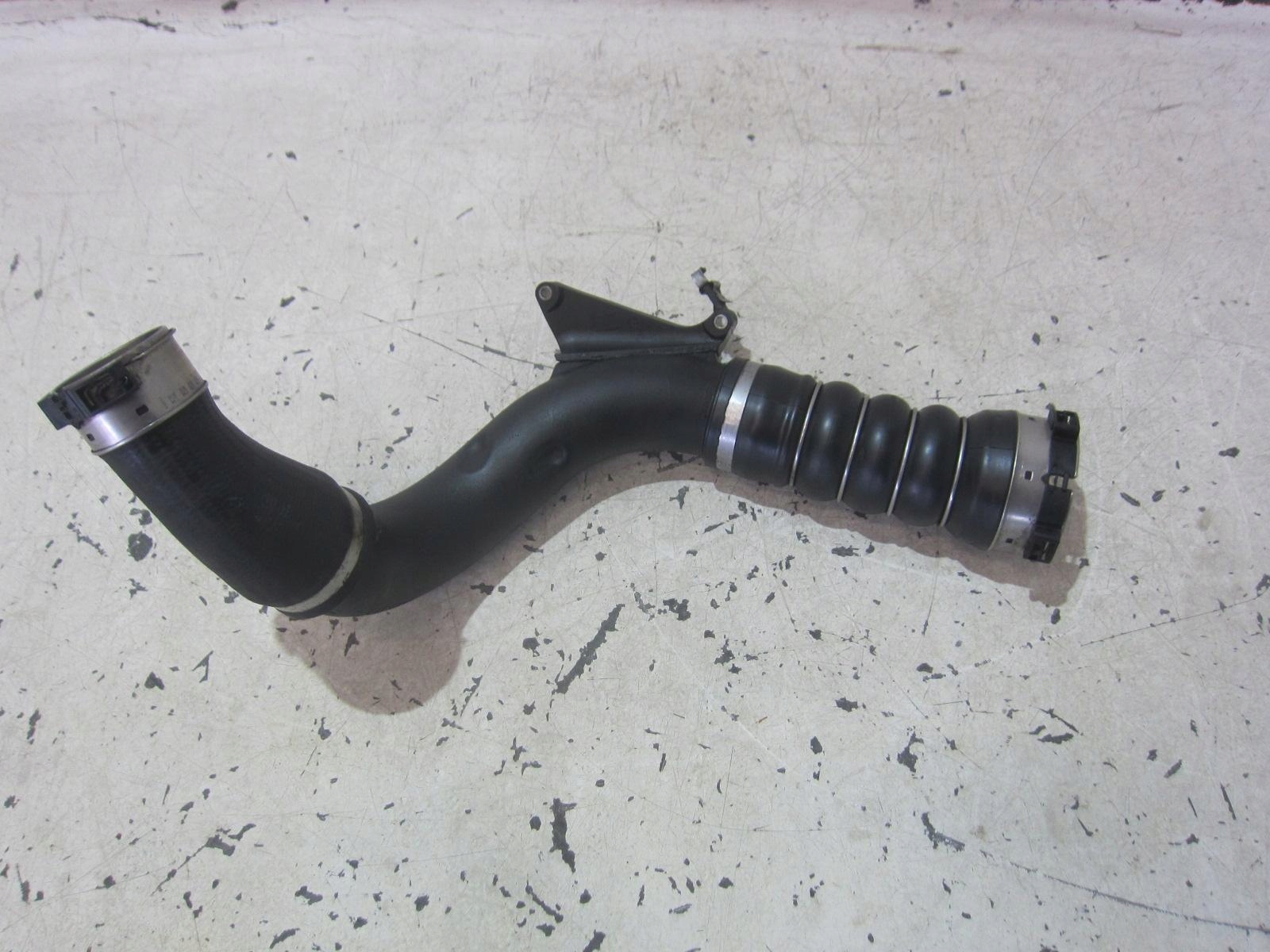 BMW X1 F48 B46 PRZEWÓD RURA WĄŻ POWIETRZA DOŁADOWUJĄCEGO 13718616212 za ...