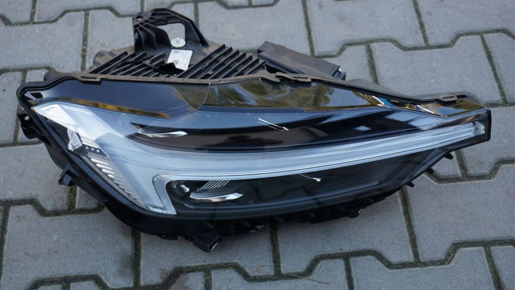 VOLVO XC60 II LIFT LAMPA PRAWA PRZÓD FULL LED za 1000.00PLN z Warszawa ...