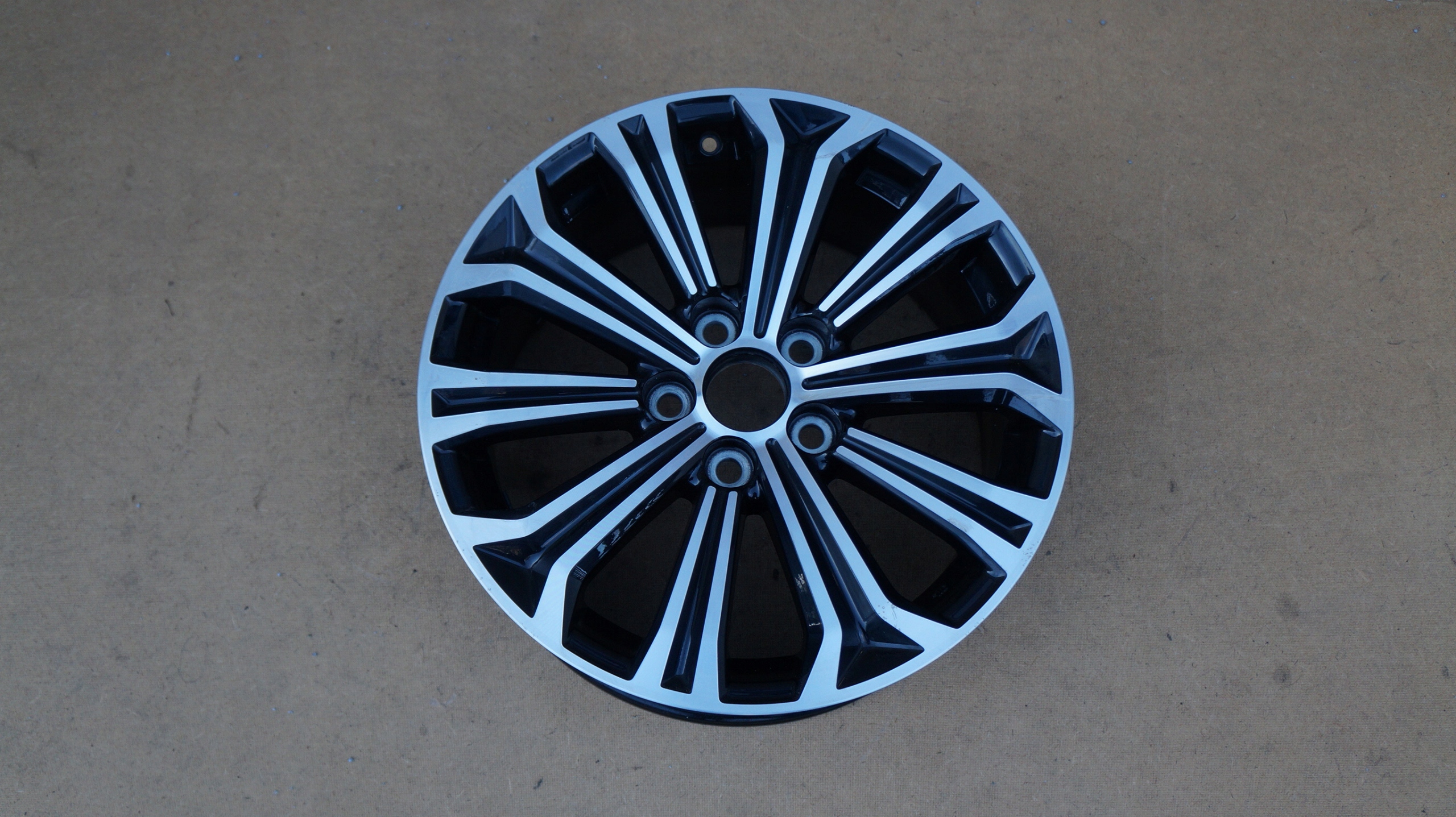 TOYOTA COROLLA E21 YARIS CROSS FELGA ALUMINIOWA 17 cali ET470 CMS-1029/ ...