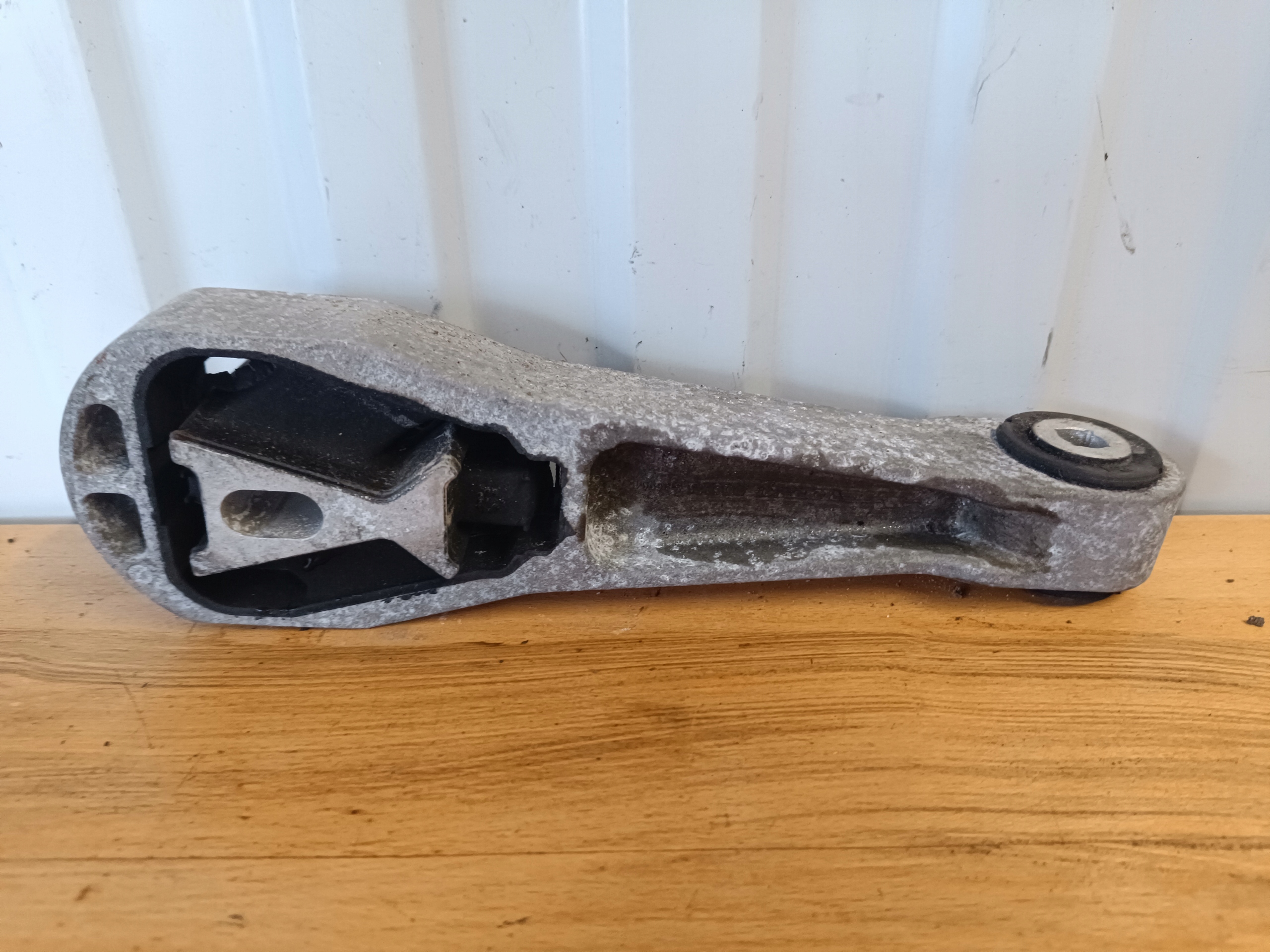 Volvo OE 31359642 Łożyskowanie silnika za 80.00PLN z Radom - Allegro ...