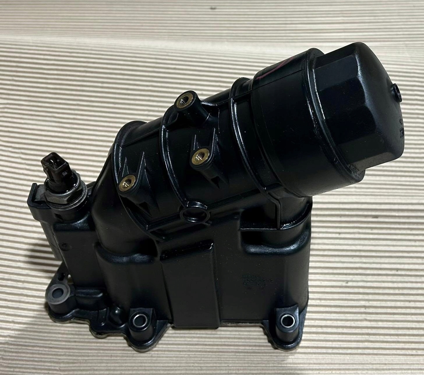 PODSTAWA FILTRA OLEJU BMW E90 E60 E87 E83 E84 N47 11427807799 za 15 zł ...