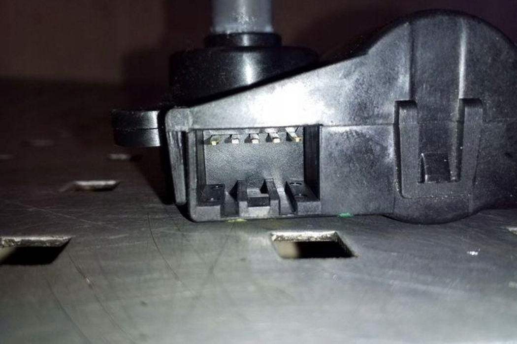 Zawory sterujące nagrzewnicę HYUNDAI IX35 (LM, EL, ELH) AA1N7003 2.0L ...