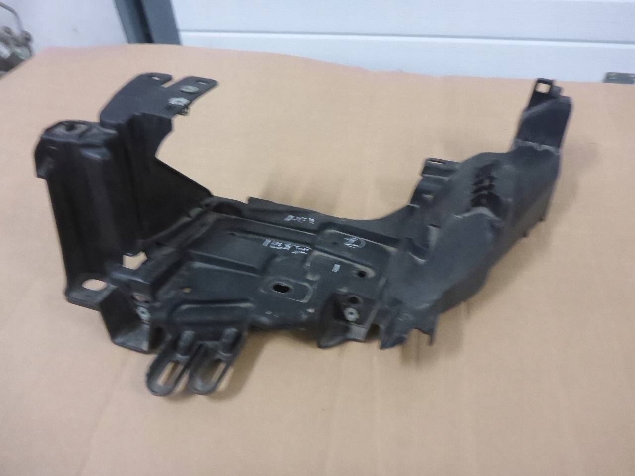 LEWE MOCOWANIE LAMPY AUDI Q5 8R 8R0805607 - porównaj ceny - Allegro.pl