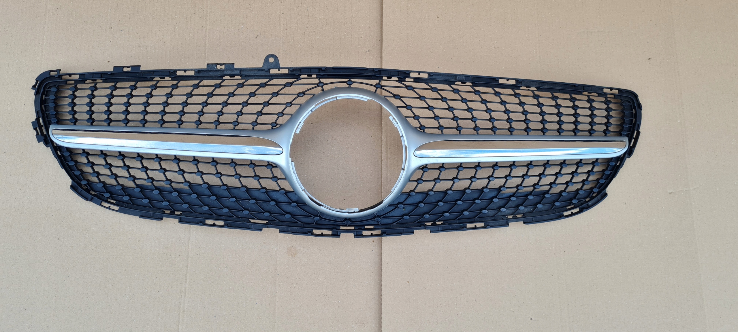ATRAPA GRILL MERCEDES CLS W218 A218 A2188850722 A2188850700 za 950 zł z ...