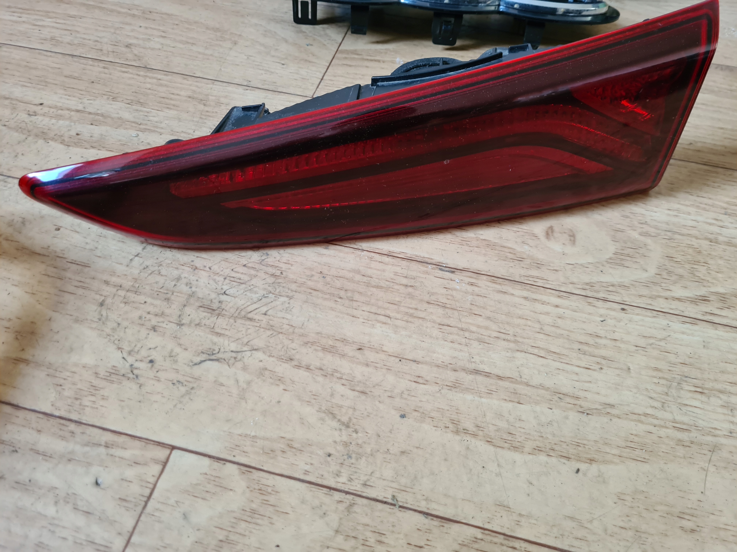 HYUNDAI KONA LAMPA W KLAPE PRAWA TYLNA 92404-J90 za 79.00PLN z Opatów ...