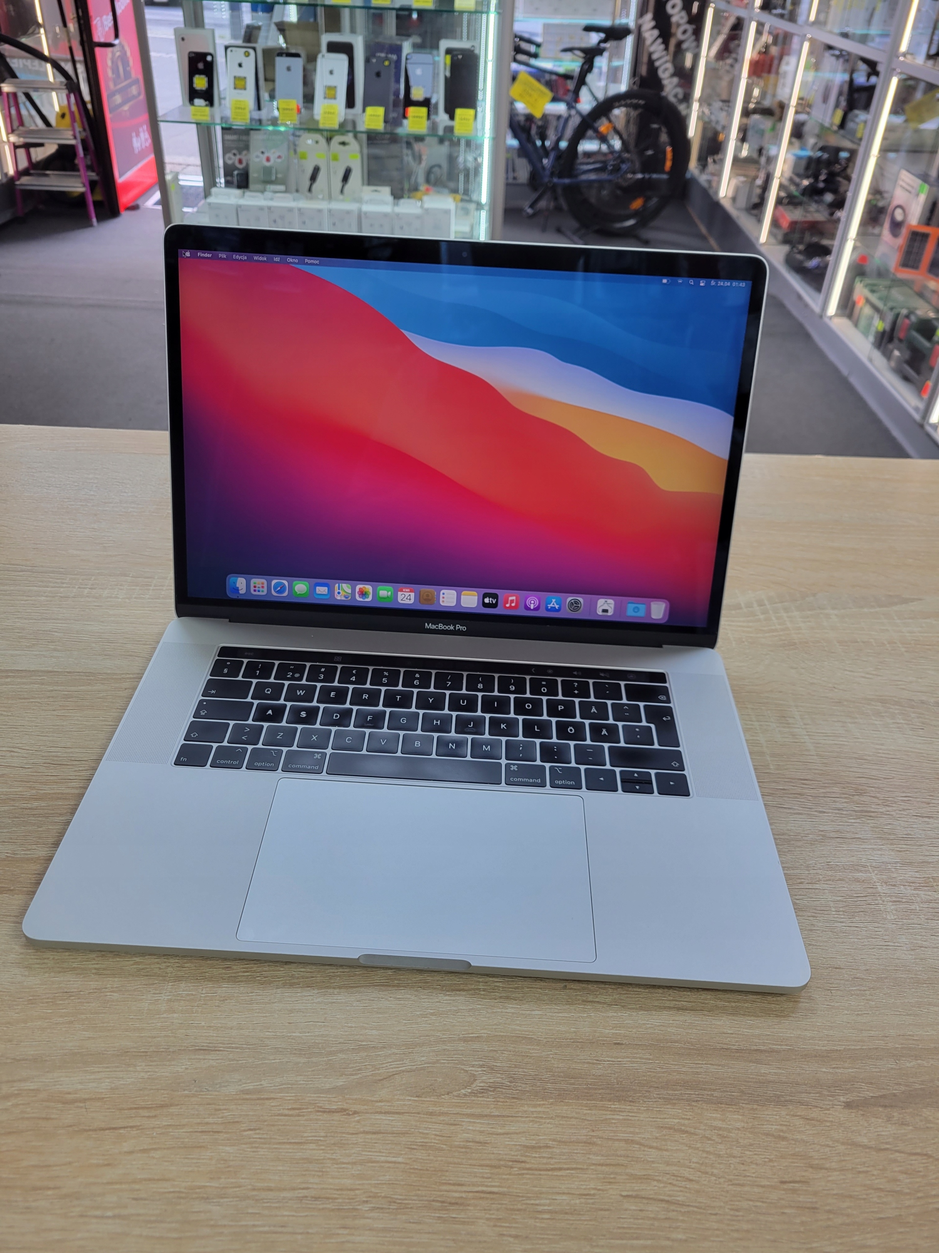 Laptop Apple MacBook Pro A1990 15 " Intel Core i7 16 GB / 512 GB szary ...