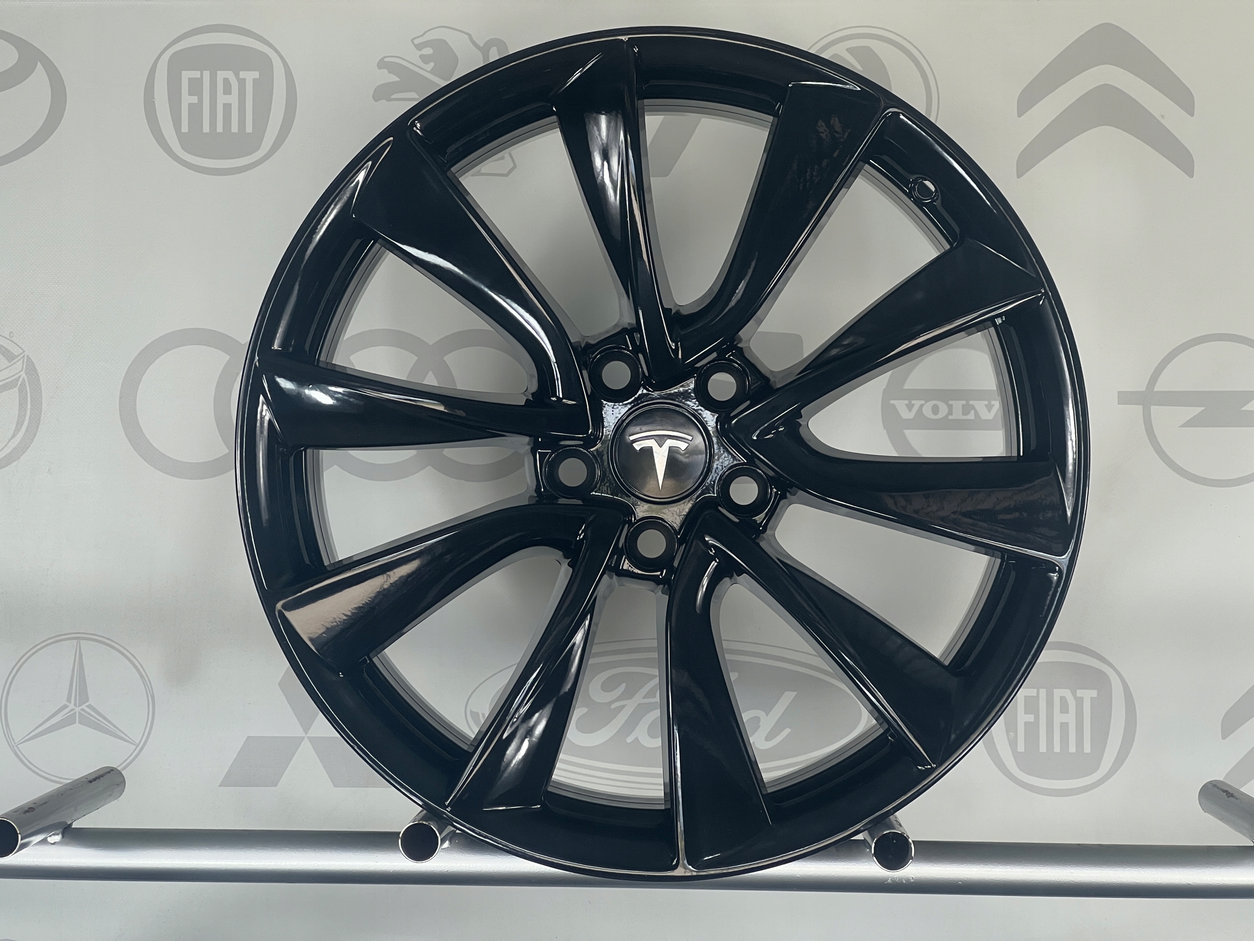 Hliníkové disky Tesla 3 8.5" x 19" 5x114.3 ET 40 - Allegro