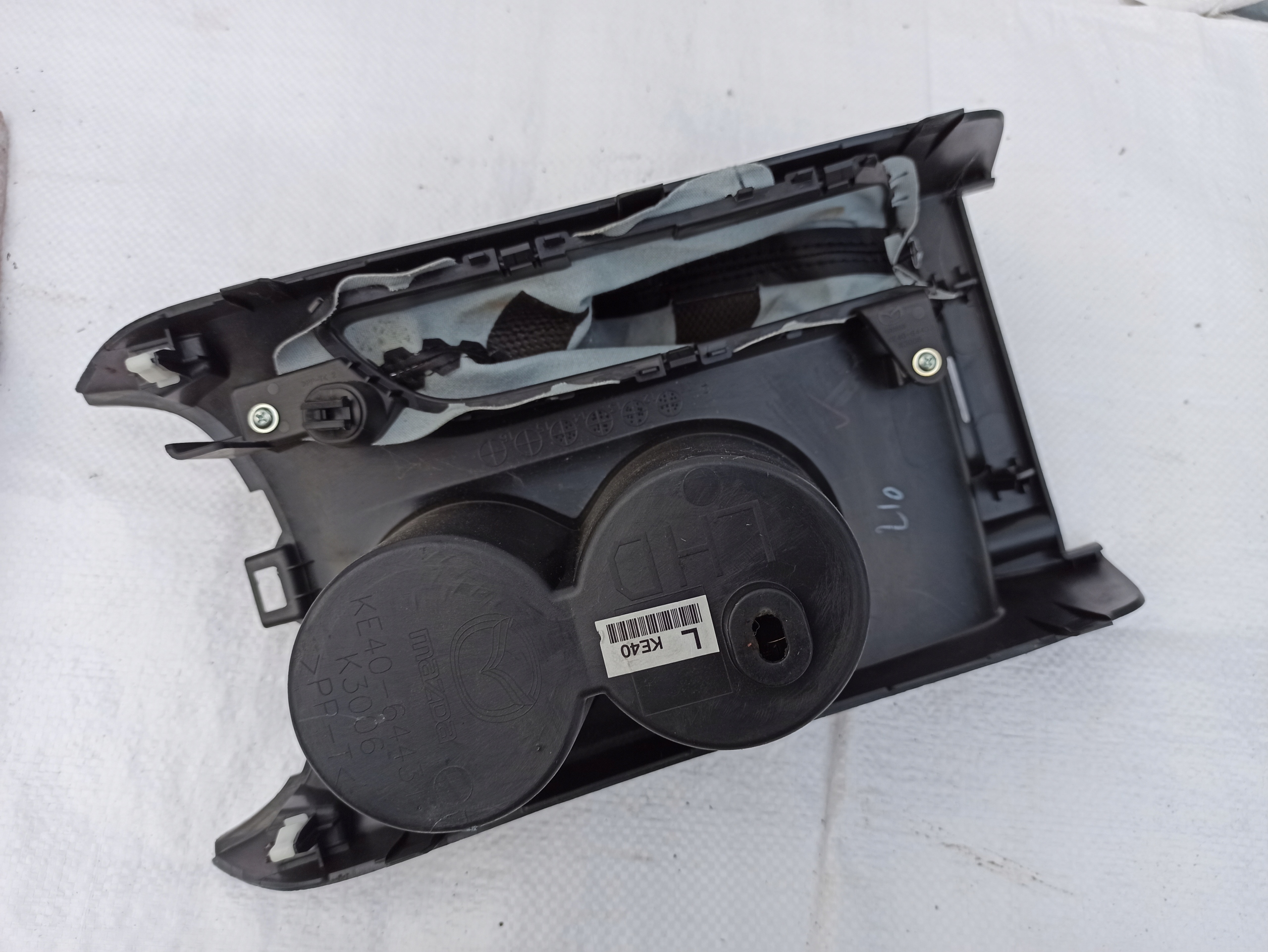 KE40-64431 KE40-64431 - MAZDA CX-5 CUPHOLDER РУЧНИЙ СИЛЬФОН купить в ...