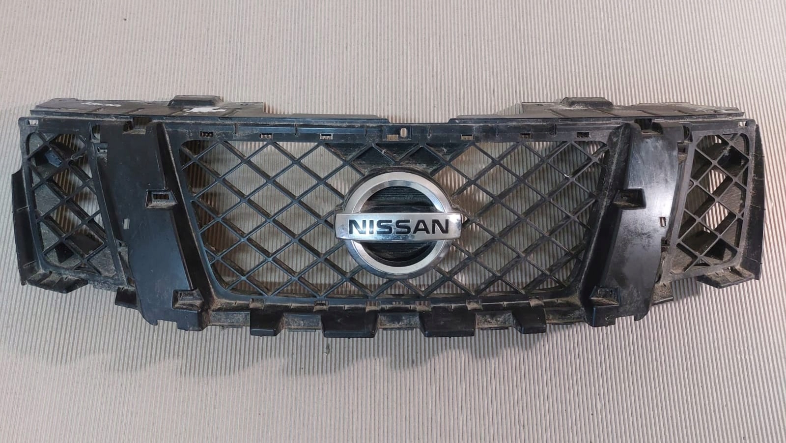 Nissan Navara E40 Atrapa Grill OE 62310 5X00A za 99.99PLN z mielno ...
