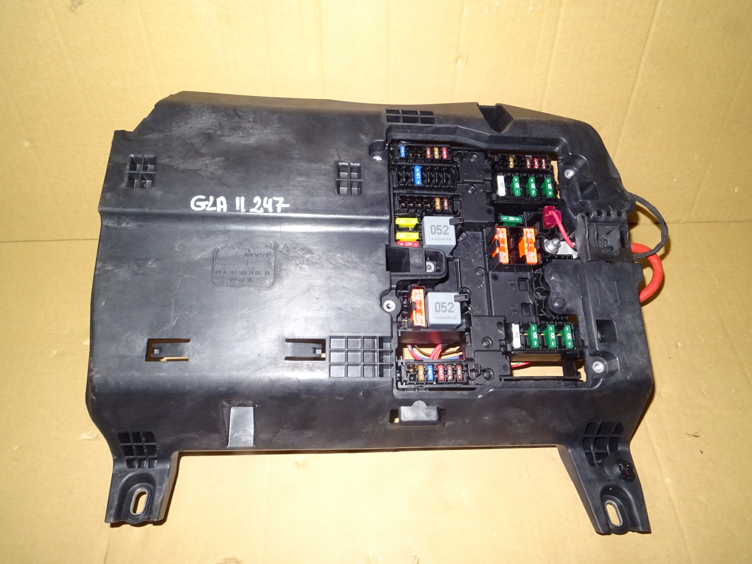 Mercedes-Benz GLA H247 OSŁONA ZAŚLEPKA SKRZYNKA BEZPIECZNIKÓW ...