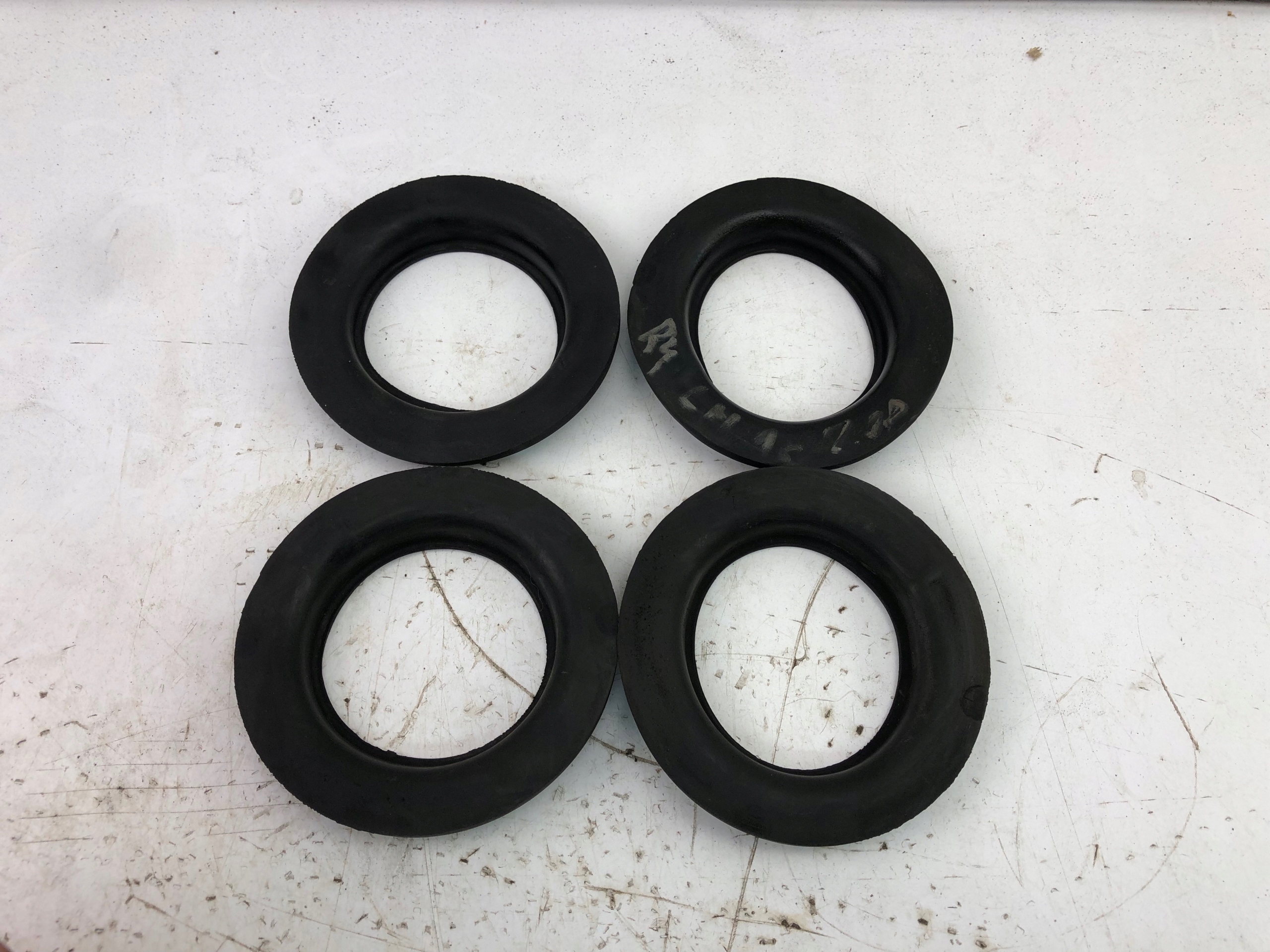 TOYOTA RAV4 IV GUMA ODKŁADKA POD SPRĘŻYNĘ ZAWIESZENIA 48258-42020 za 29 ...