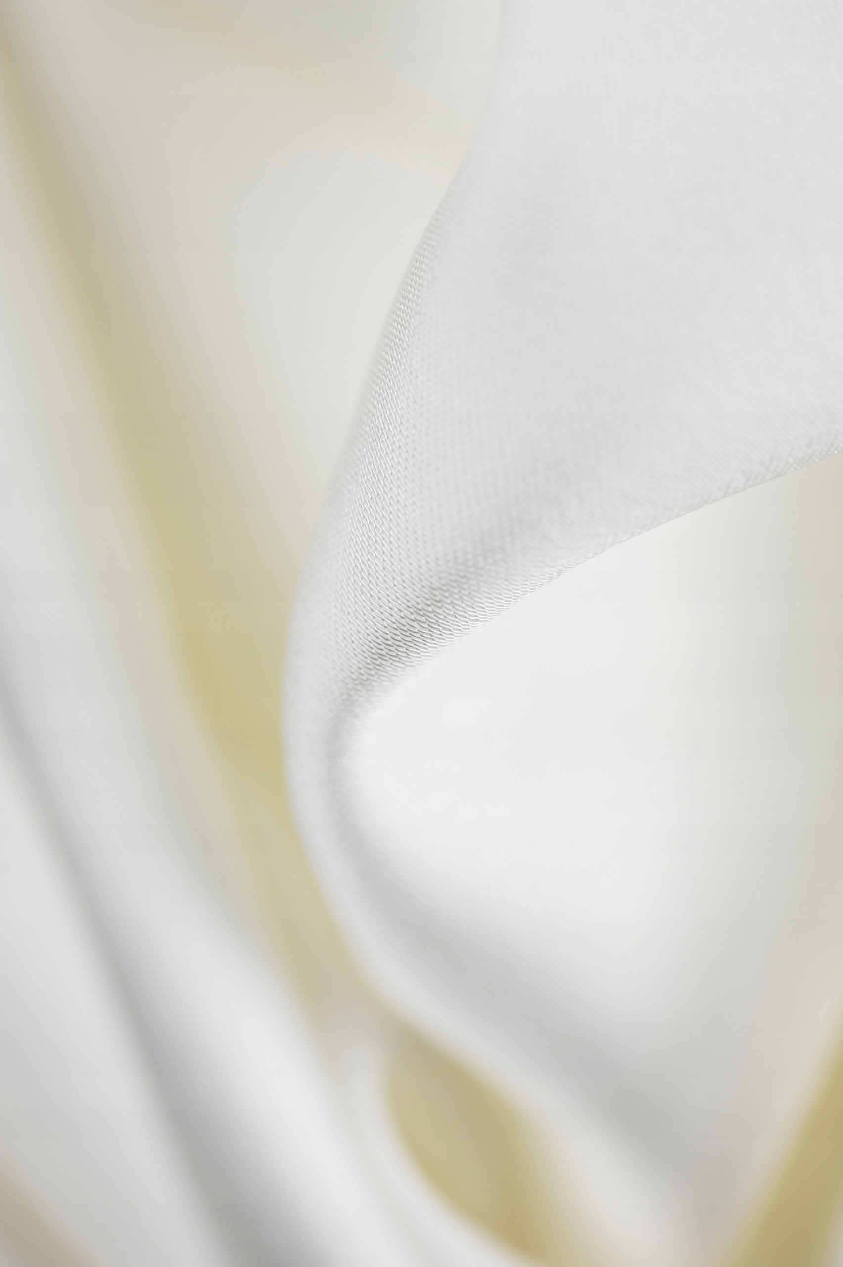 FS039 VÉKONY ÖNTAPADÓS SZATÉN ESKÜVŐI FÉNYES Ivory za 4590.00HUF-ért - Allegro