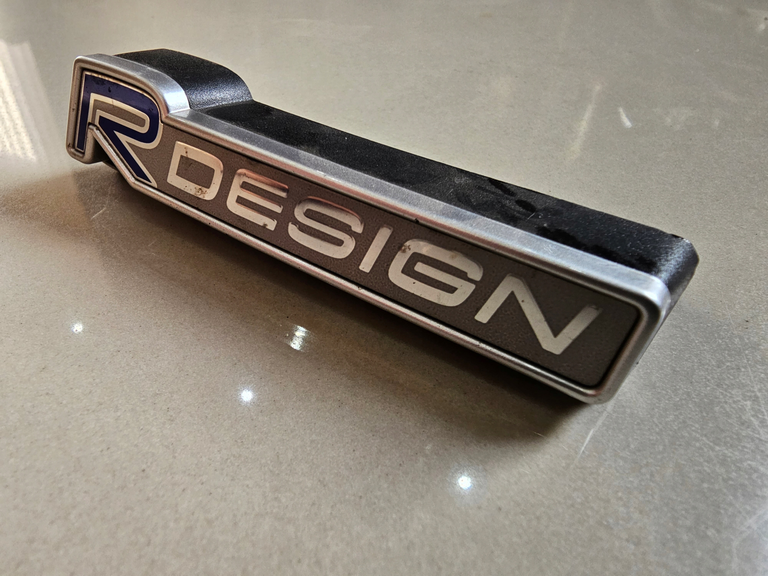 VOLVO S60 V60 XC60 R-DESIGN emblemat logo grill OE za 239.00PLN z ...