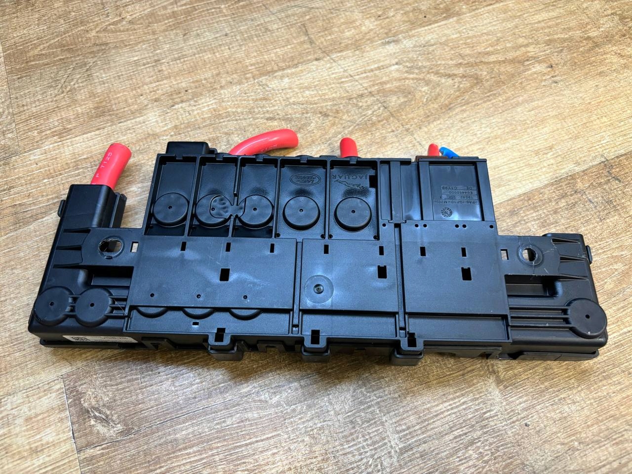 SKRZYNKA BEZPIECZNIKÓW RANGE ROVER L405 OE HPLA-14A073-FC za 200.00PLN z Wólka Radzymińska ...