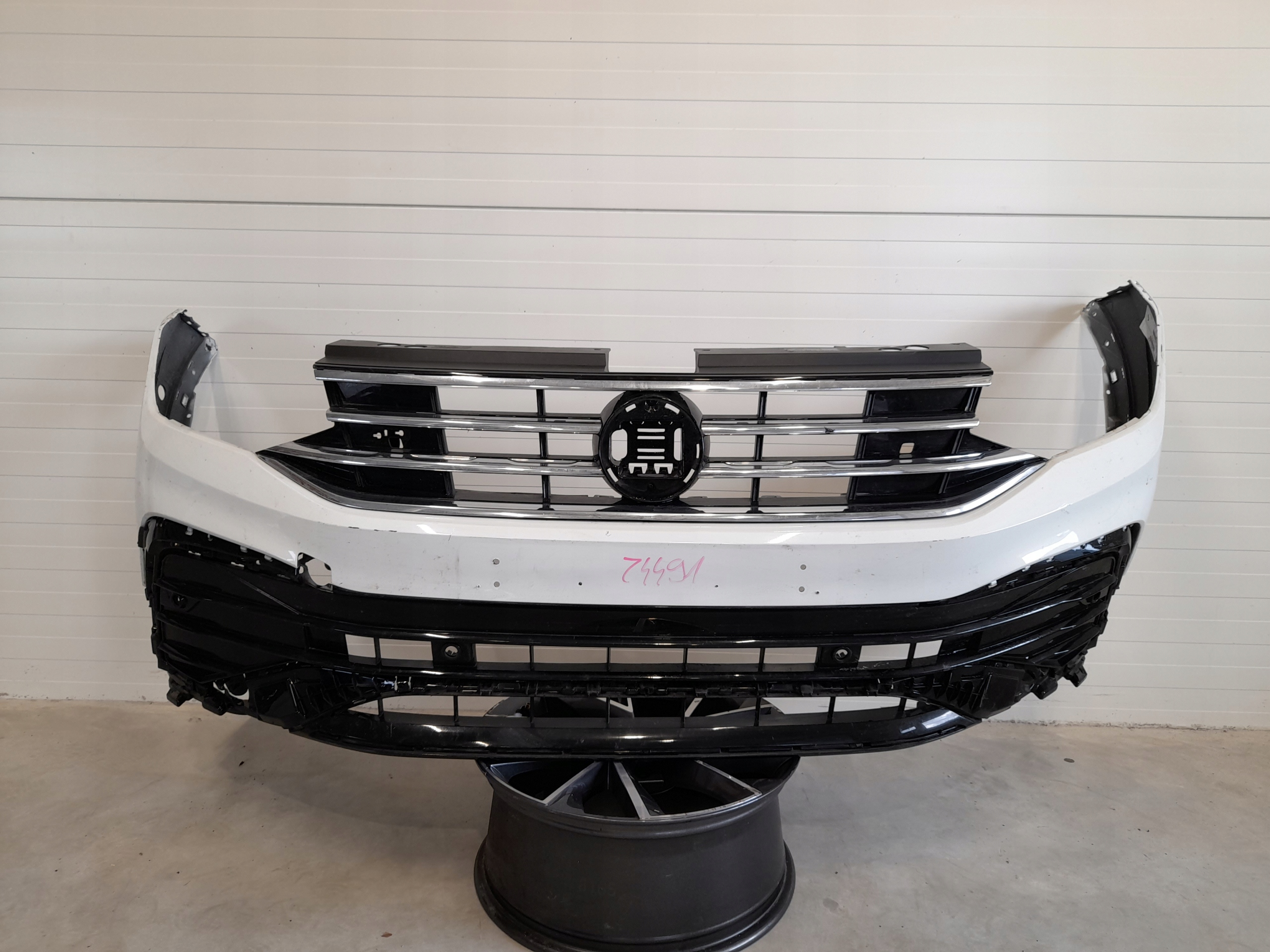 2015 - VOLKSWAGEN TIGUAN II 2 5NA LIFT R-LINE БАМПЕР купити на Avtoex з ...