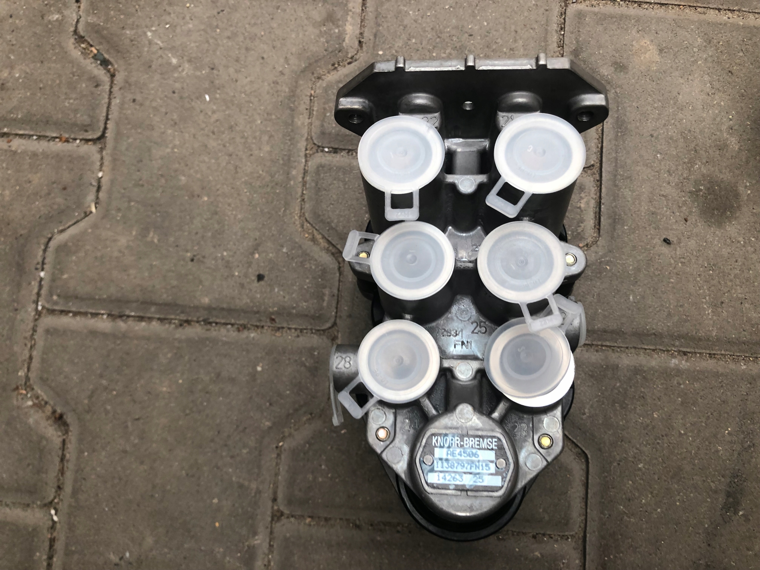 A0004308606 - Mercedes Benz ae4506 6-контурный клапан 0004308606 купити ...