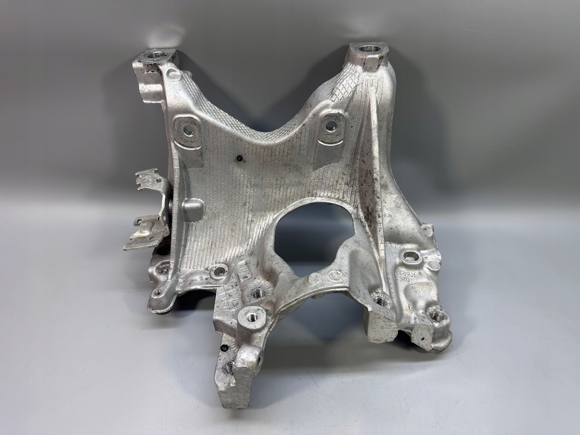 AUDI A4 B9 A5 F5 8W ŁAPA PRAWA WSPORNIK SILNIKA PRAWY 8W0399296E ...