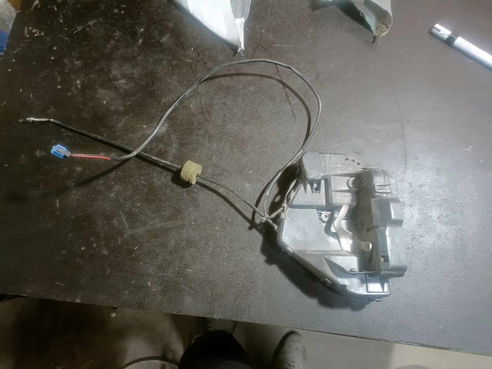 E-KLASA W211 ZAMEK DRZWI PRAWY TYŁ 2117300635 - porównaj ceny - Allegro.pl