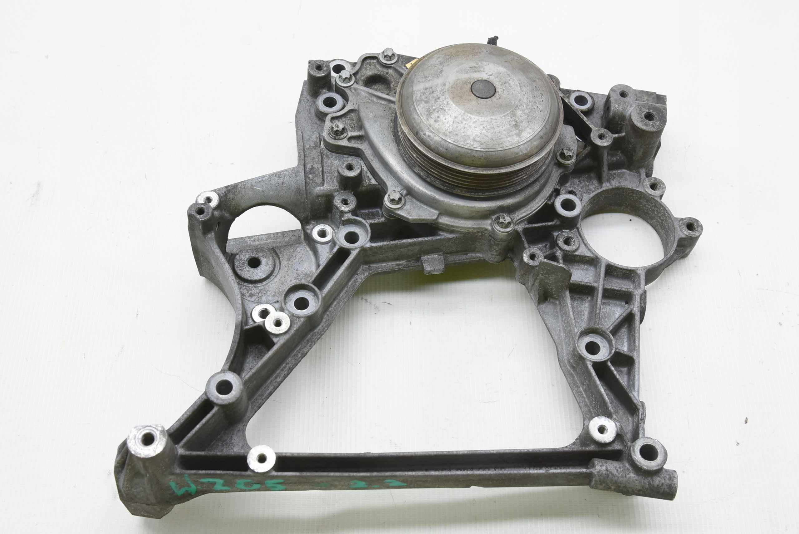 Mercedes W205 2.2CDI OBUDOWA POMPY WODY A6512010300 A6512007201 za 180 ...