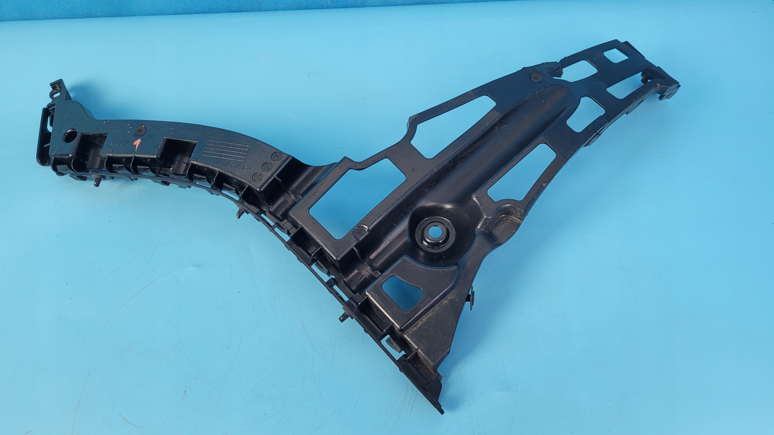 MERCEDES W206 C220 23r ŚLIZG ZDERZAKA LEWY TYŁ A2068855800 A2068800301 ...