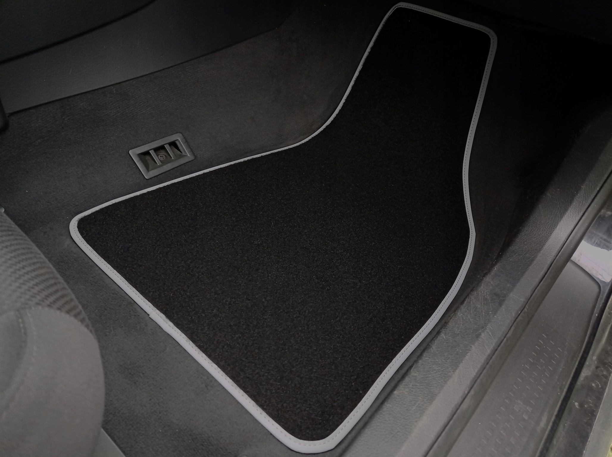 Купить КОВРИКИ ВЕЛЮРОВЫЕ EXTRA VW TIGUAN II (2016 - ...) бу из Польши ...