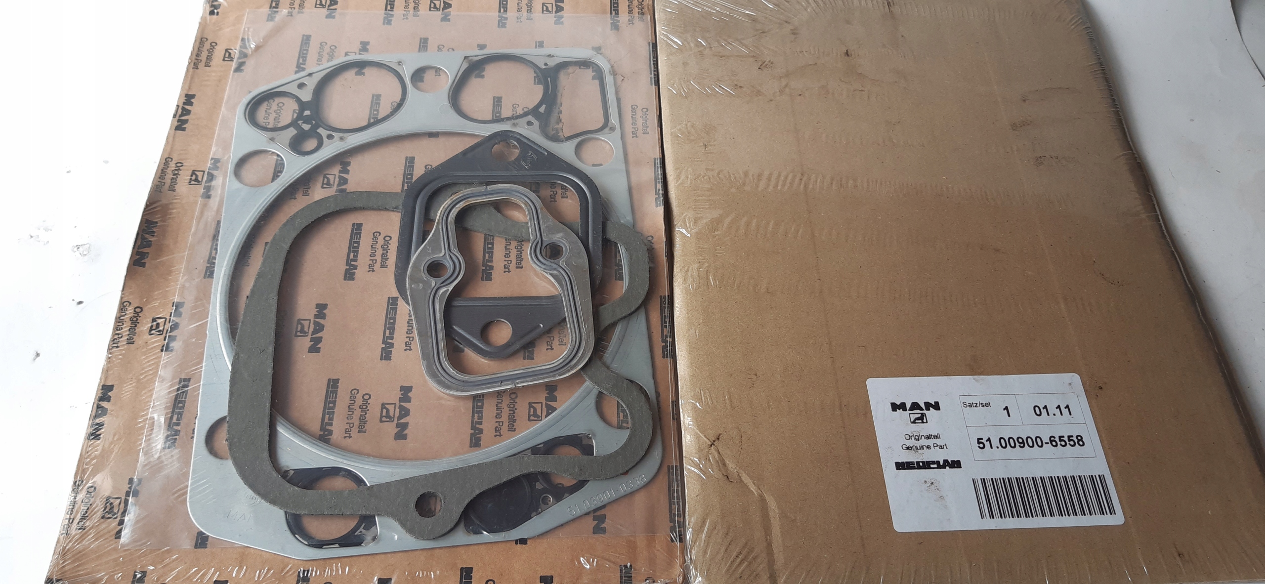 51.00900-6558 MAN OE Zestaw uszcz. góra MAN D2866 za 110.00PLN z Oława ...