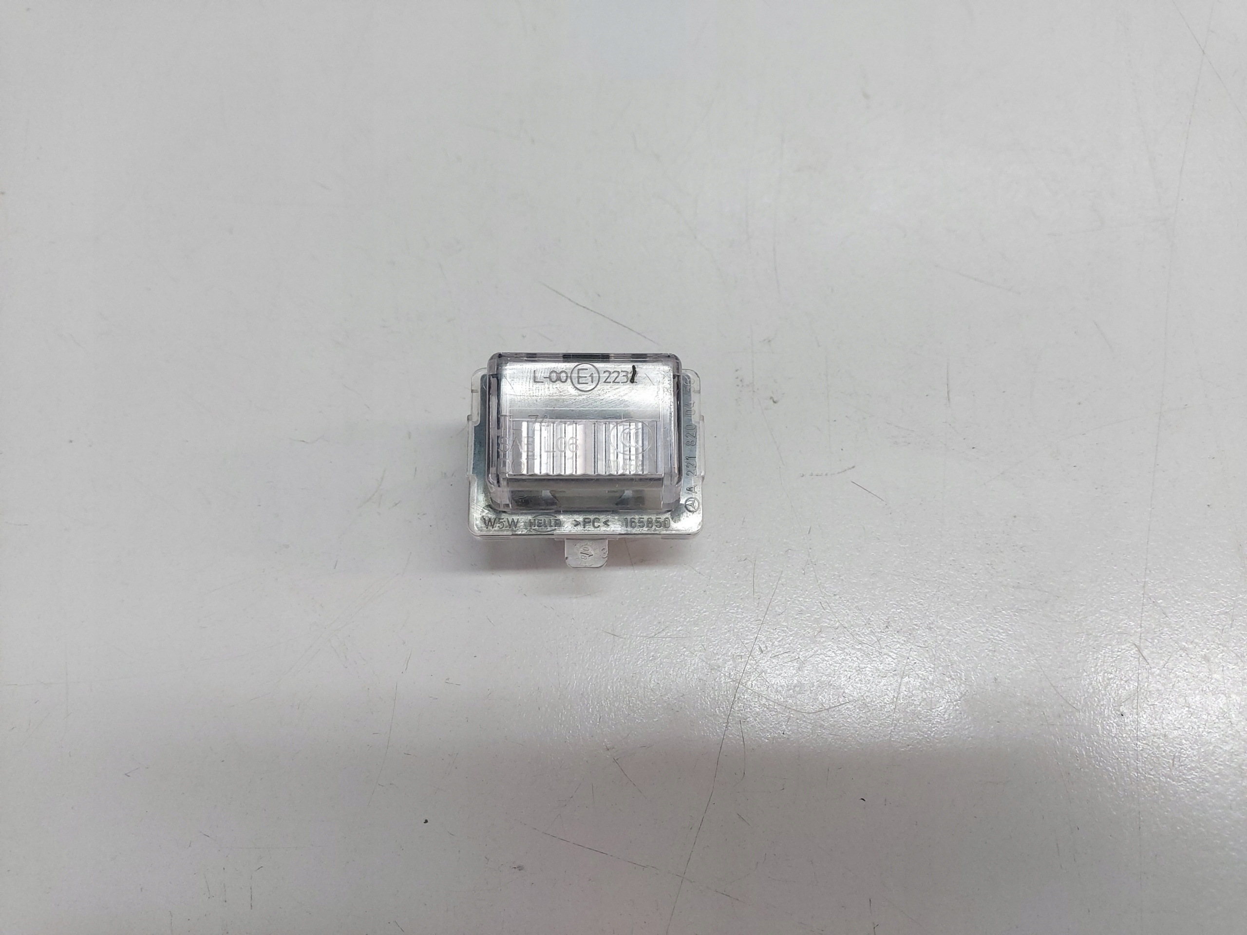 MERCEDES W221 W212 LAMPKA OŚWIETLENIE TABLICY A2218200456 za 15.00PLN z ...