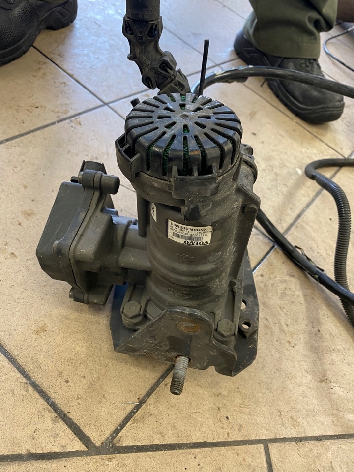 Zawór hamulcowy knorr-bremse volvo fh4 21114977 za 990.00PLN z Chodecz ...