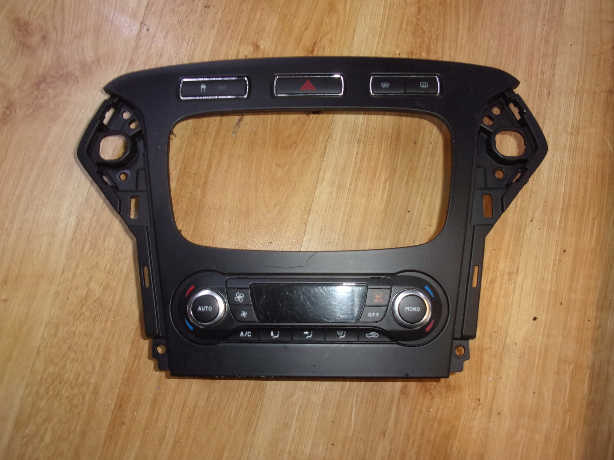 FORD MONDEO MK4 RAMKA RADIA PANEL NAWIEWU LIFT MONE59 za 70 zł z Wiórek ...