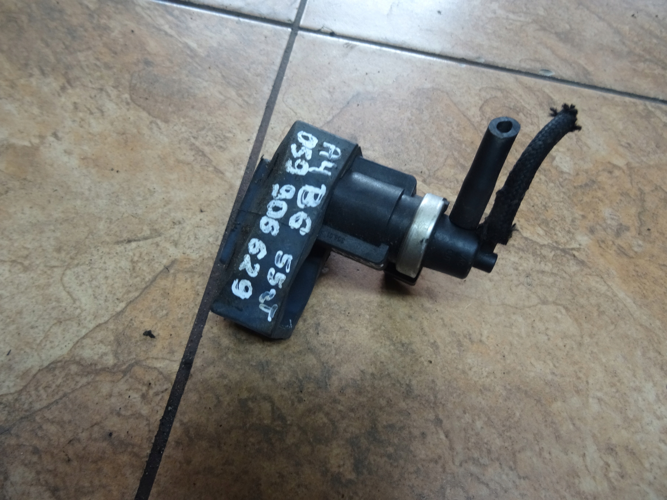 Audi OE 059906629D zawór podciśnienia - porównaj ceny - Allegro.pl