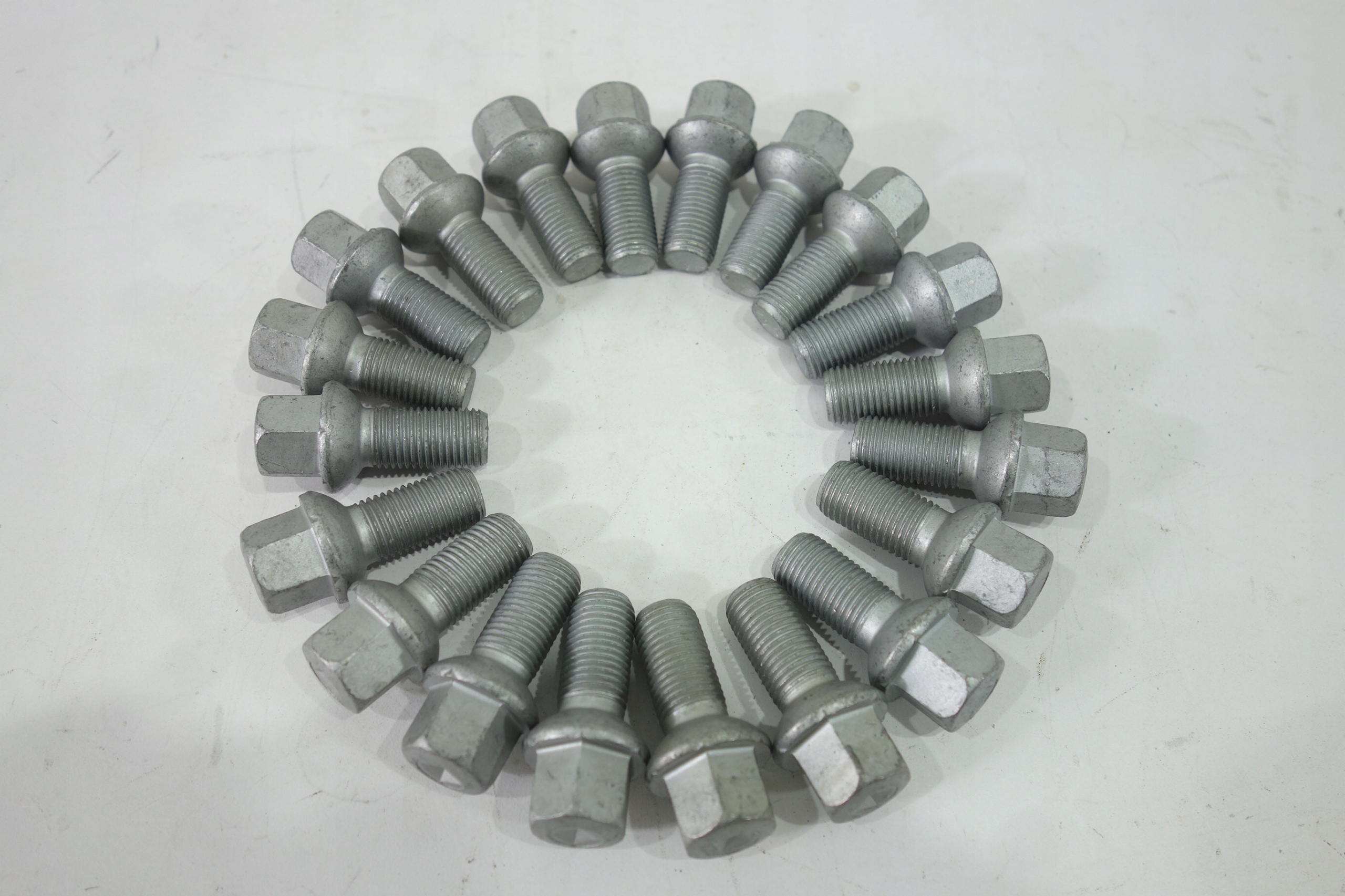 ŚRUBY SZPILKI 49mm KLUCZ 17 MERCEDES A0009909807 za 200.00PLN z Nowy ...