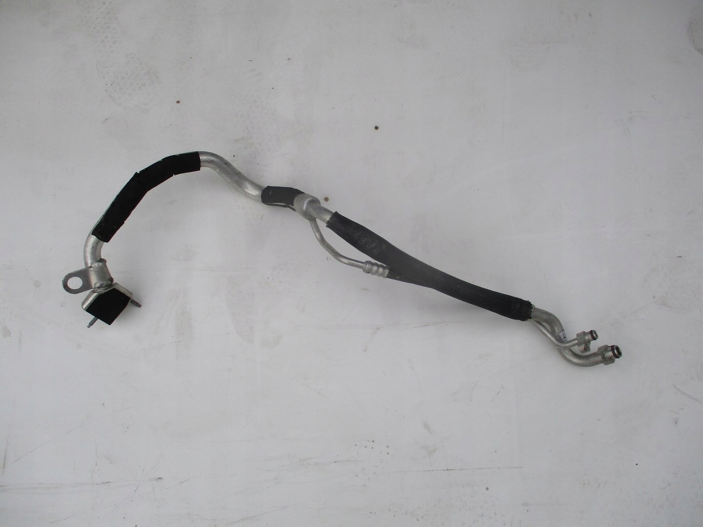 Mercedes-Benz OE A2048304716 przewód klimatyzacji za 19.00PLN z Jaworze ...