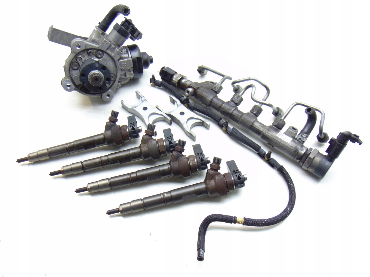 03L130755L 03L130277J 057130764AB 03L089N 2.0 TDI CFF WTRYSKIWACZ ...