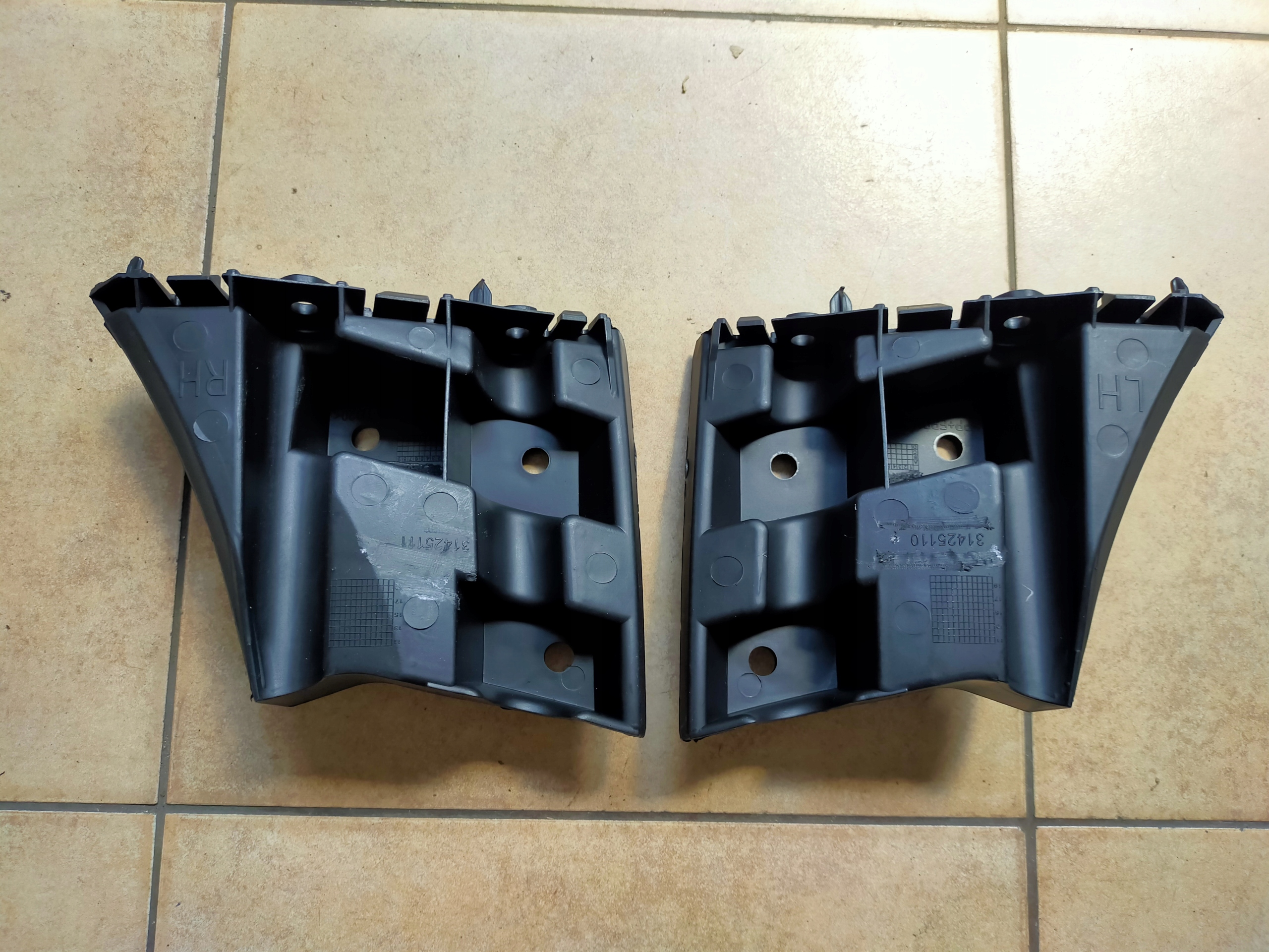 VOLVO V40 ŚLIZG ZDERZAKA MOCOWANIE UCHWYT PRZÓD za 129.00PLN z ...