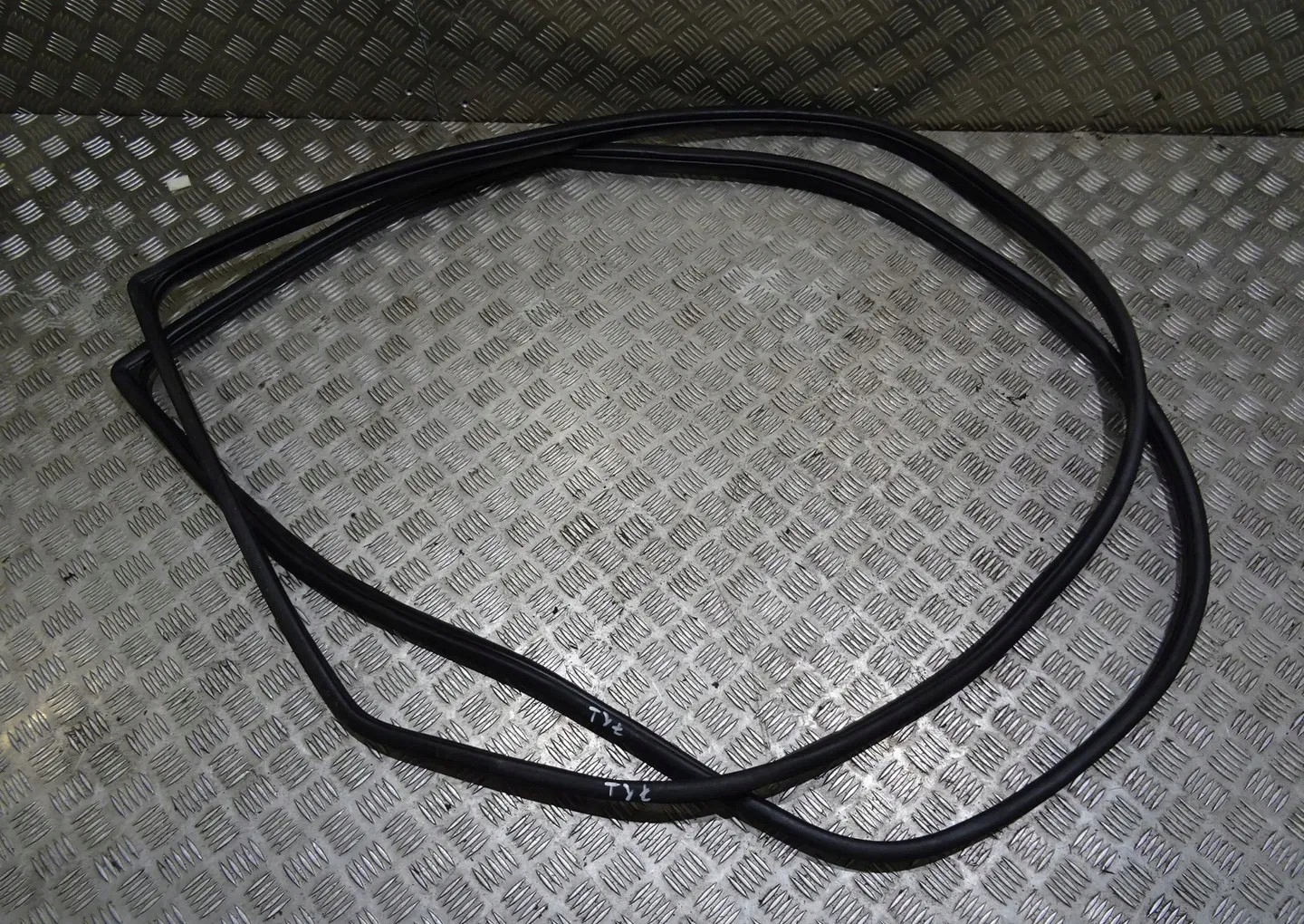 HYUNDAI TUCSON III USZCZELKA KAROSERYJNA DRZWI TYL za 37.00PLN z lębork ...