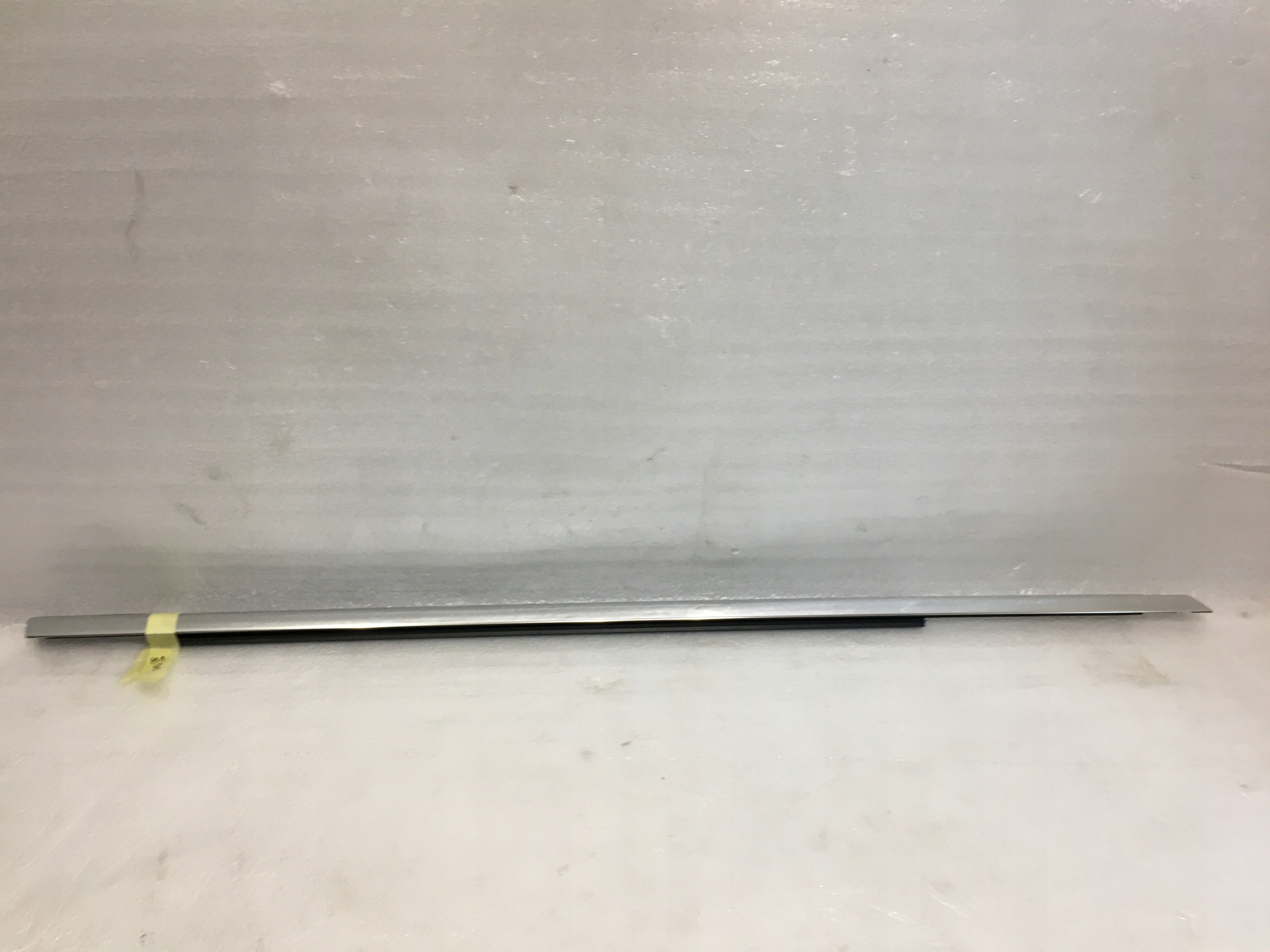 MERCEDES W213 LISTWA ZGARNIAJĄCA PRZÓD PRAWY za 17.50PLN z Męcina ...