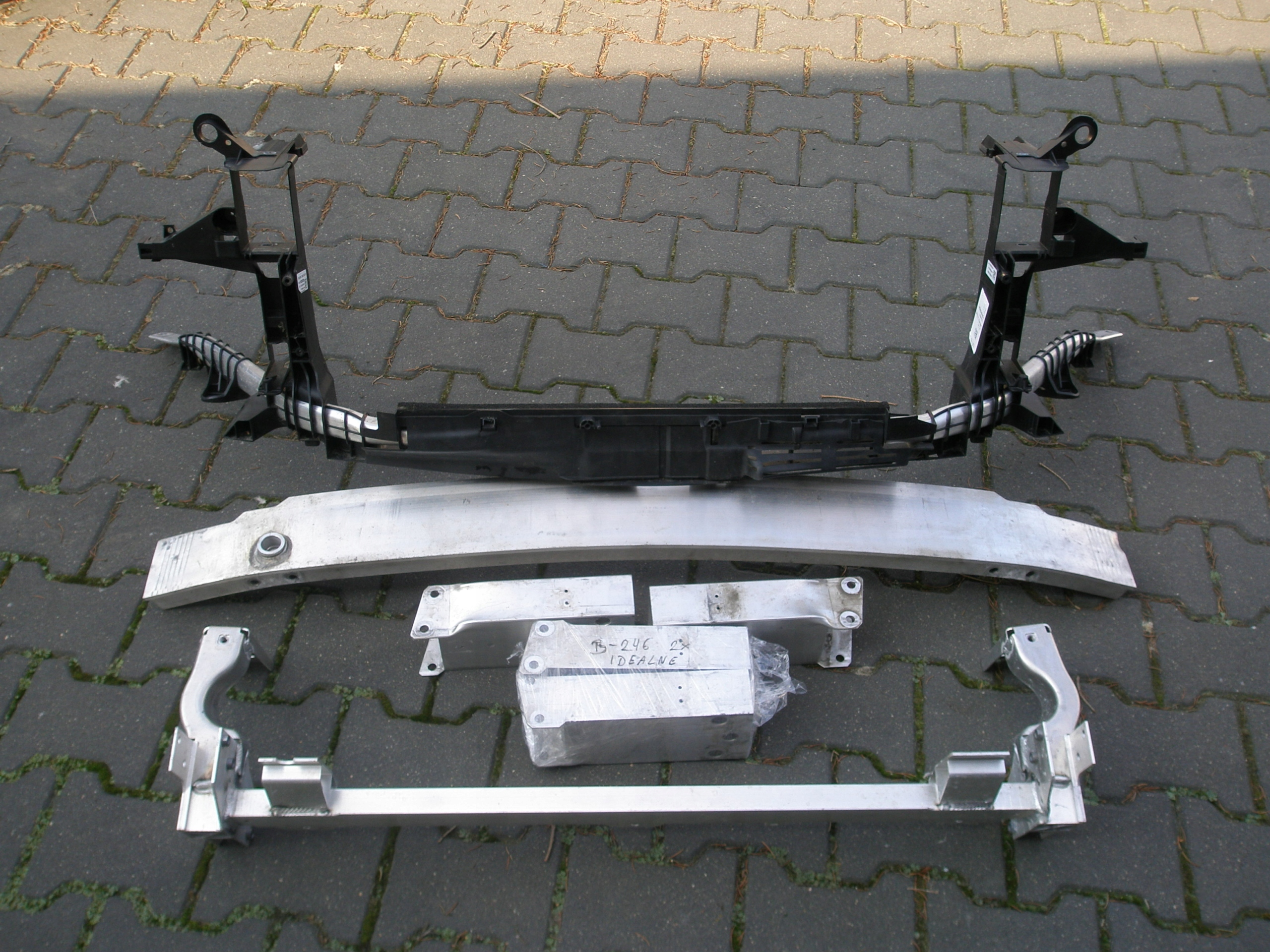 Mercedes CLA 117 GLA 156 belka strefa zgniotu Pas A2468802123 za 1050 ... Mercedes CLA 117 GLA 156 belka strefa zgniotu Pas A2468802123 za 1050 ...